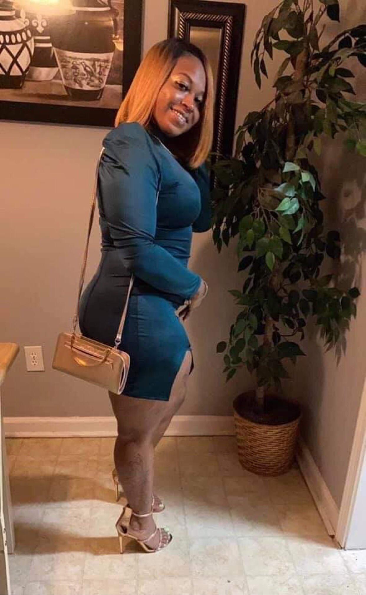 My cute Neighbor loves to come by to get her morning load ;) | Scrolller