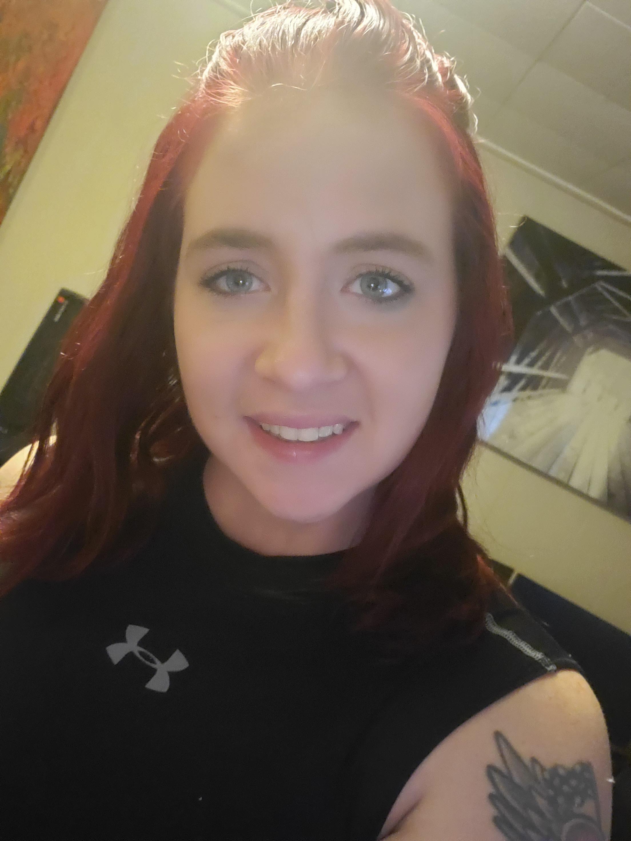 My eyes change depending on my clothes | Scrolller