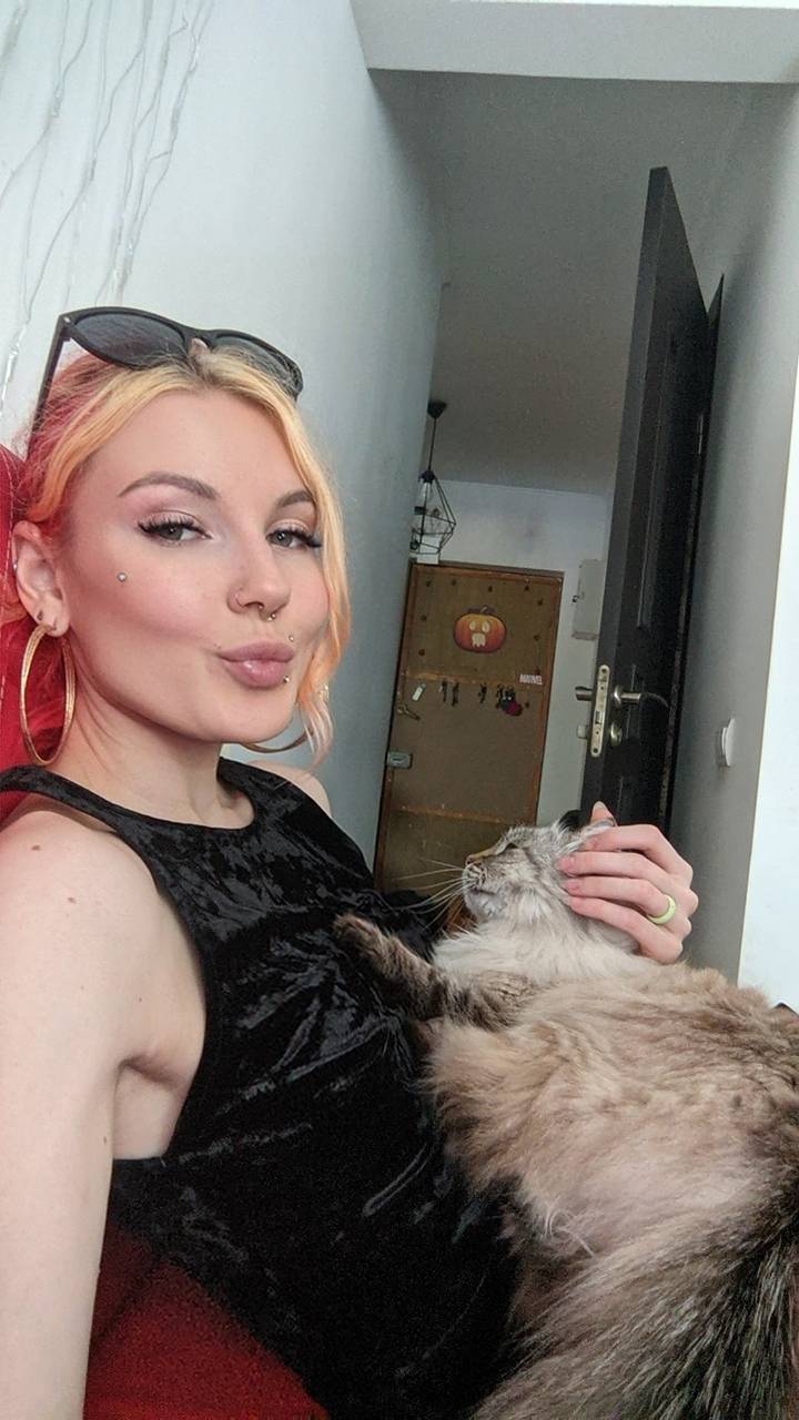 My favorite selfie partner | Scrolller