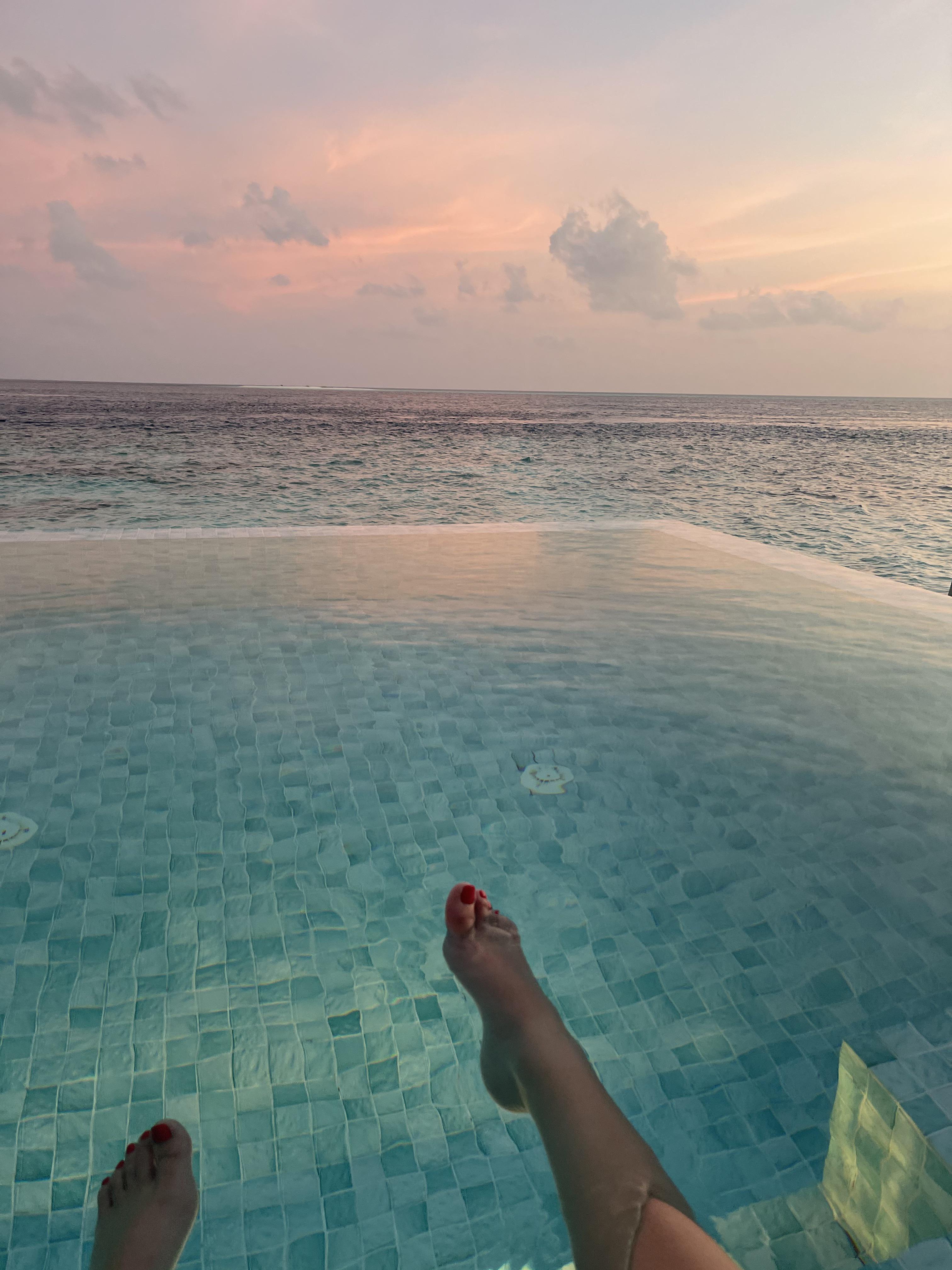 my feet and ocean 🌊 | Scrolller