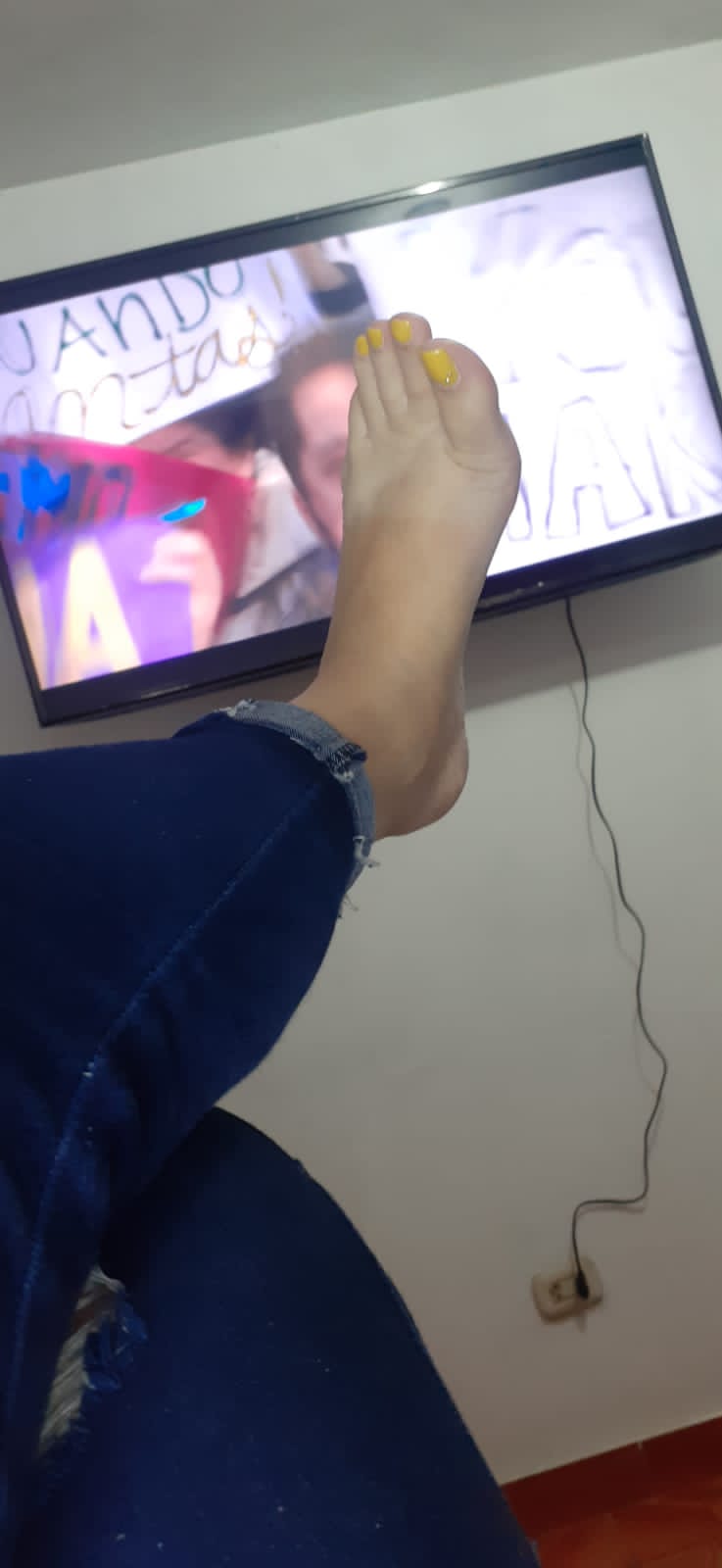 My feet need a massage. | Scrolller