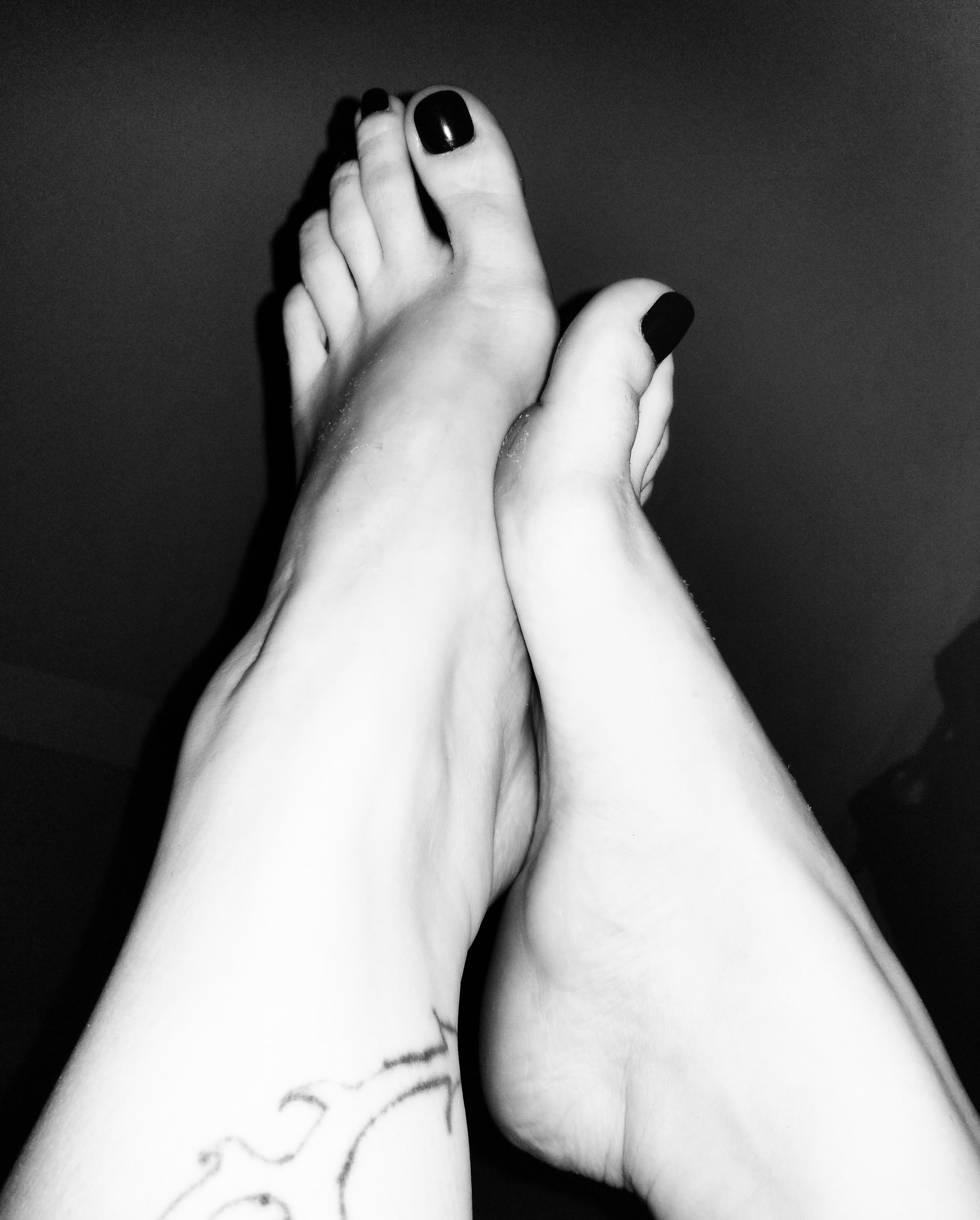 My Feet Need Some Attention 💋🖤 Scrolller