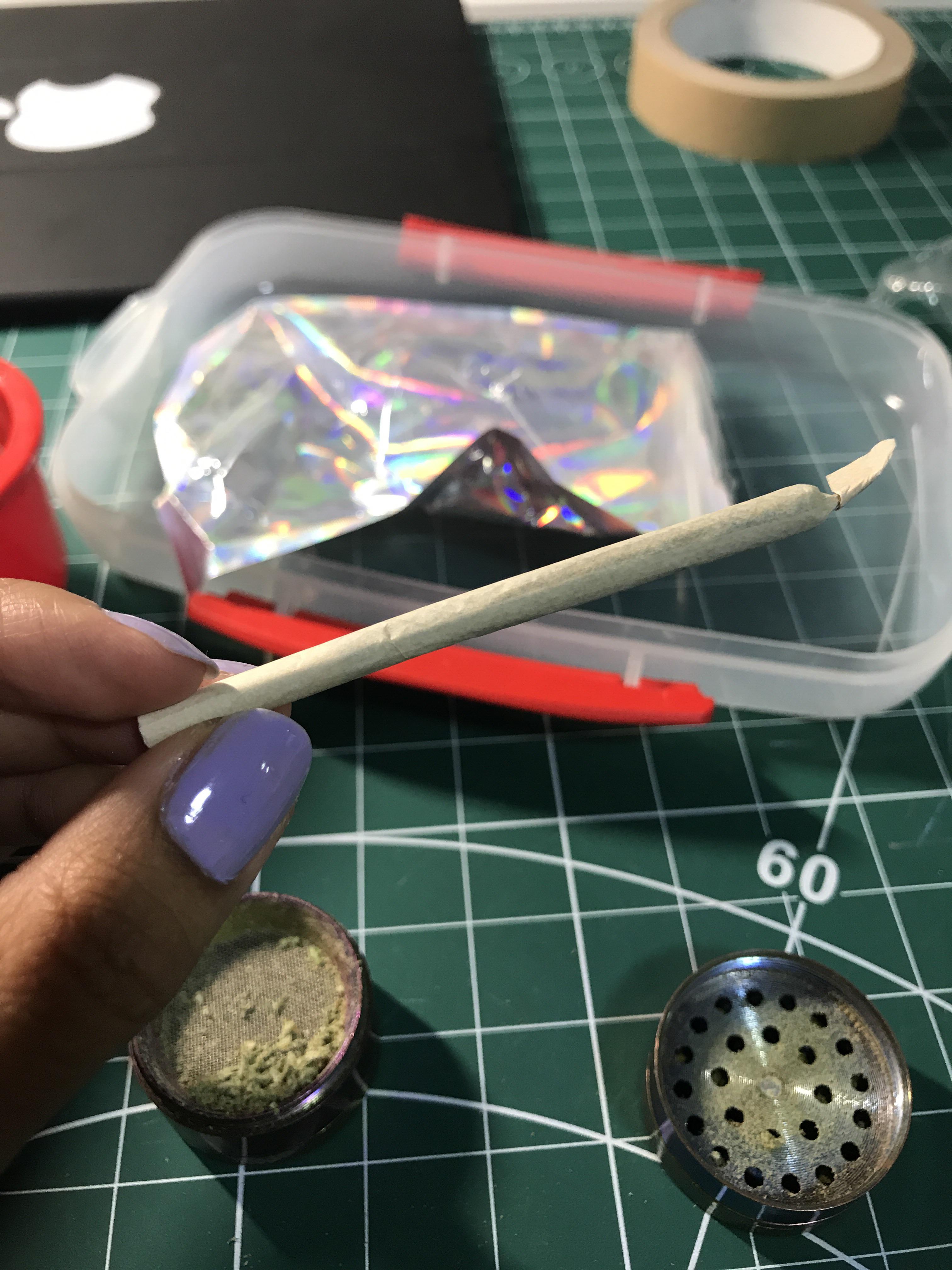 My first blunt of the year! Excited to be stoned | Scrolller