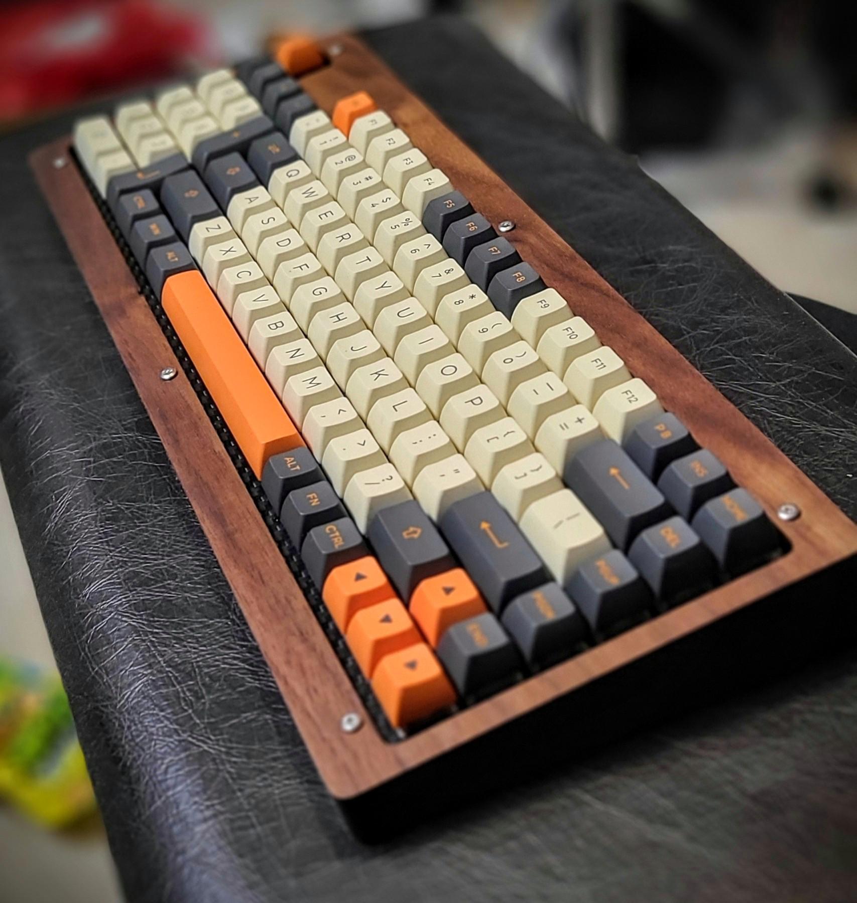 My first custom keyboard | Scrolller