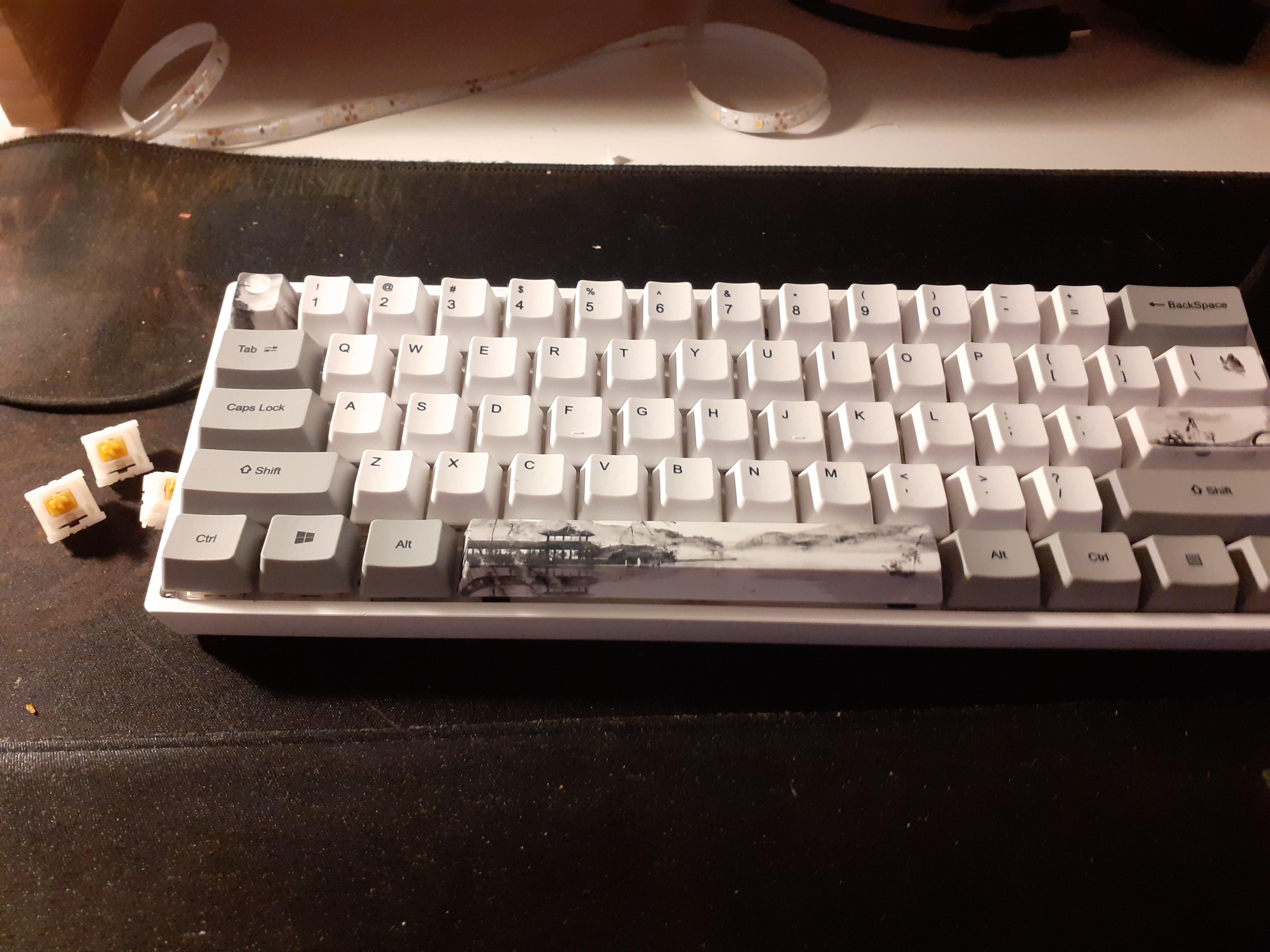 My first custom keyboard | Scrolller