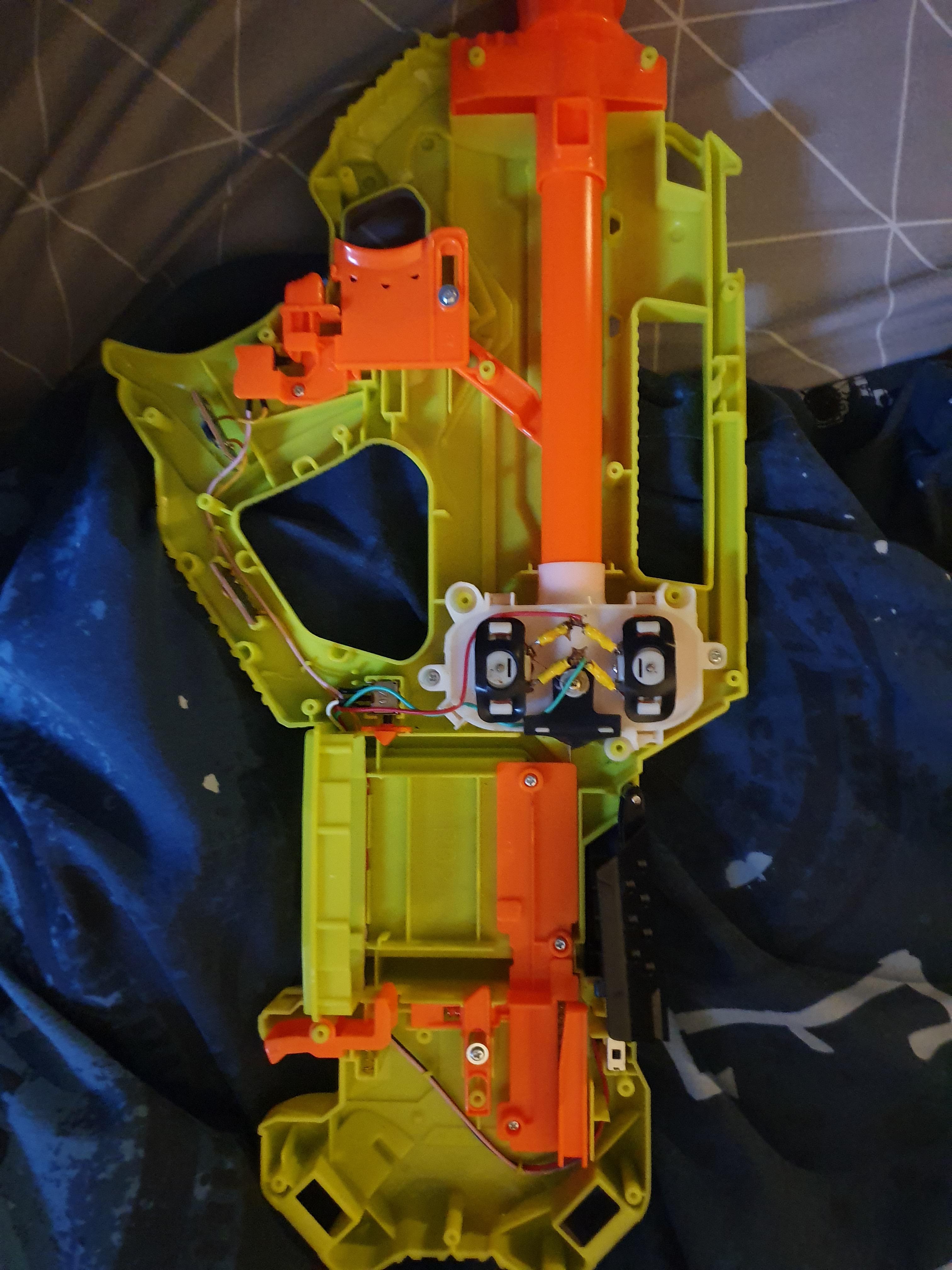 My first ever time looking inside a flywheel blaster. Glorious | Scrolller