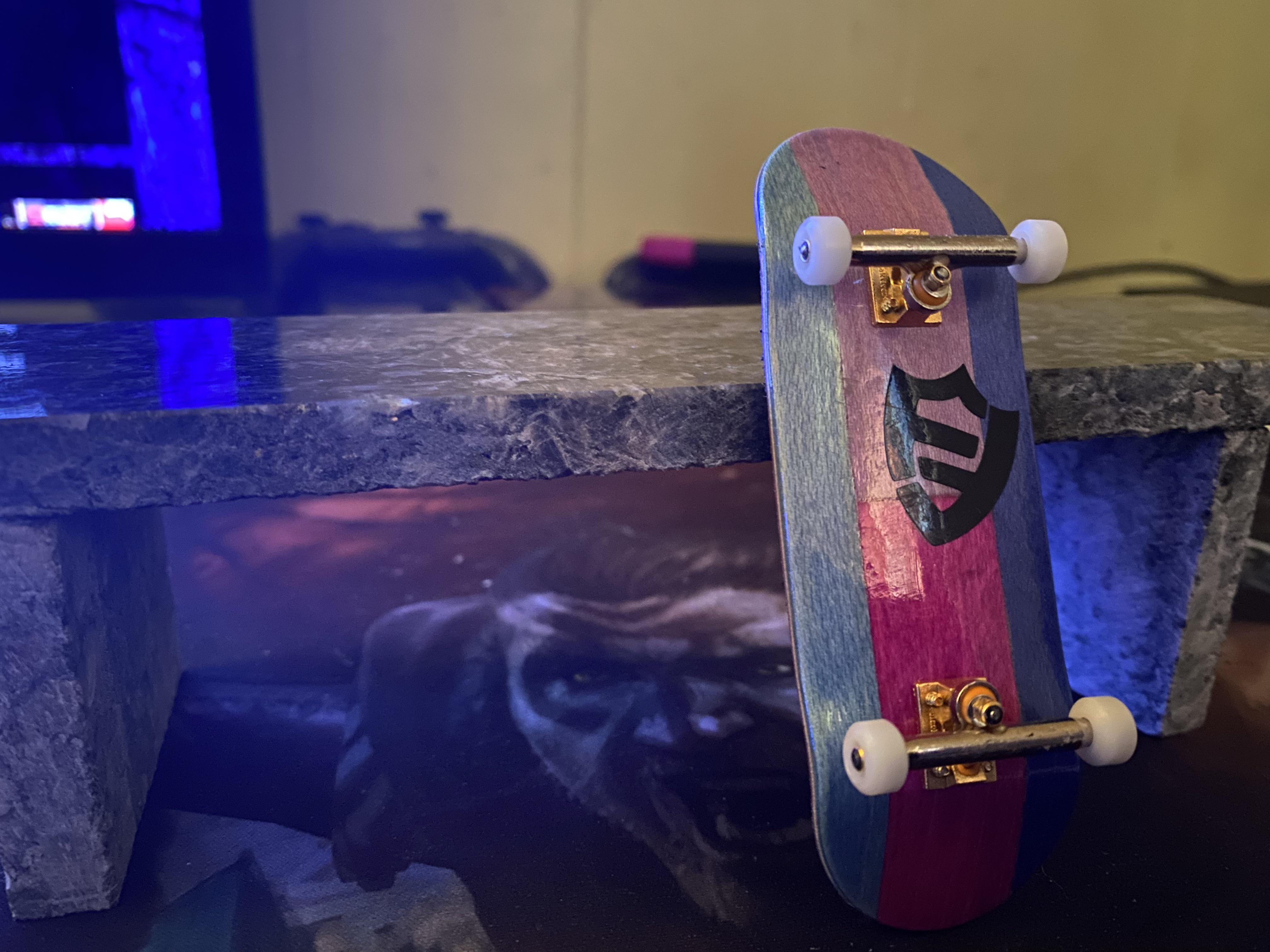 My first non tech deck fingerboard complete. Flatface G15, blackriver trucks, flatface brr ...