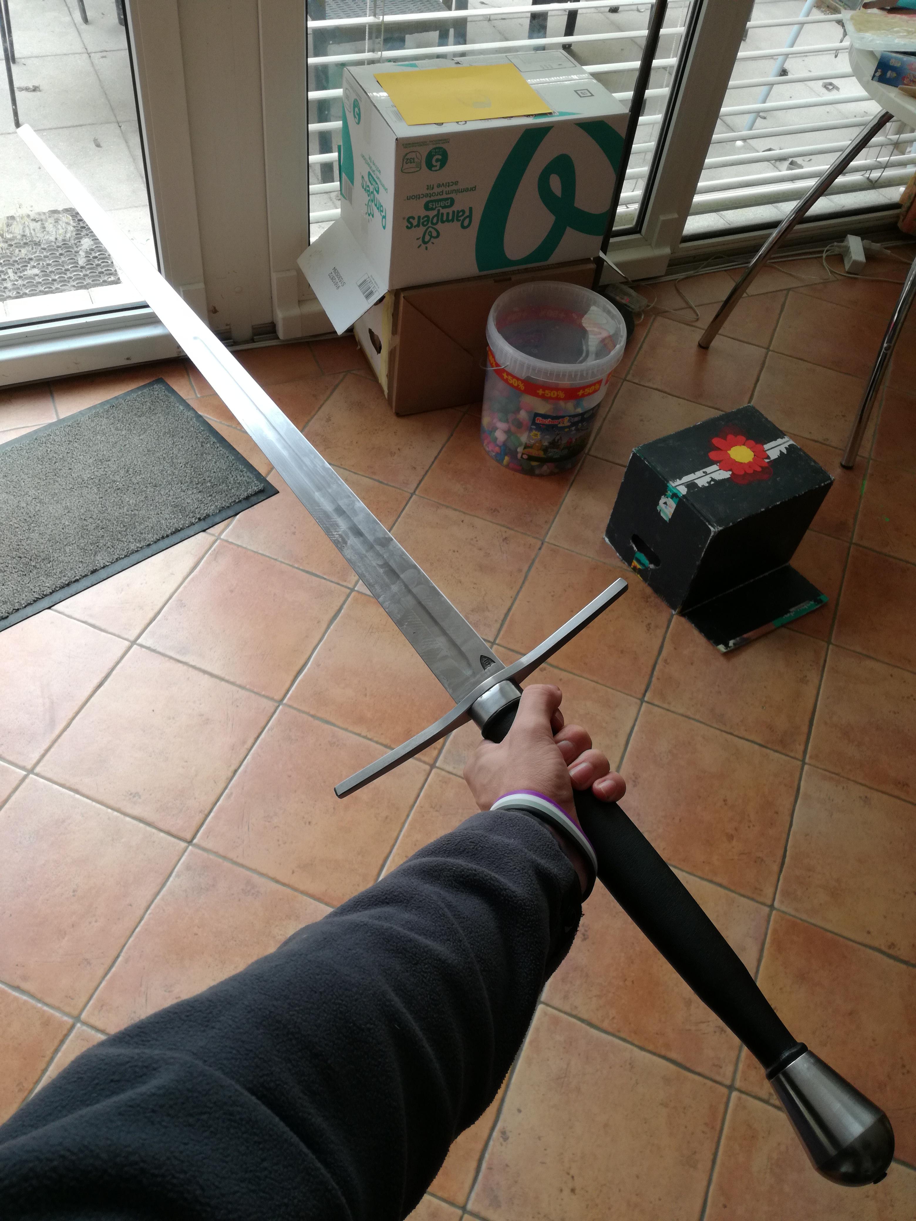 My first steel sword, a custom hema longsword/bastardsword by VB. 1331g, 90.5cm blade 32cm guard ...