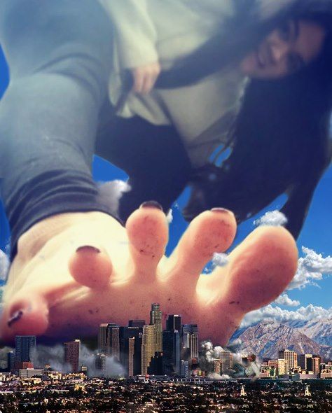 My Giant Feet About To End A City Scrolller