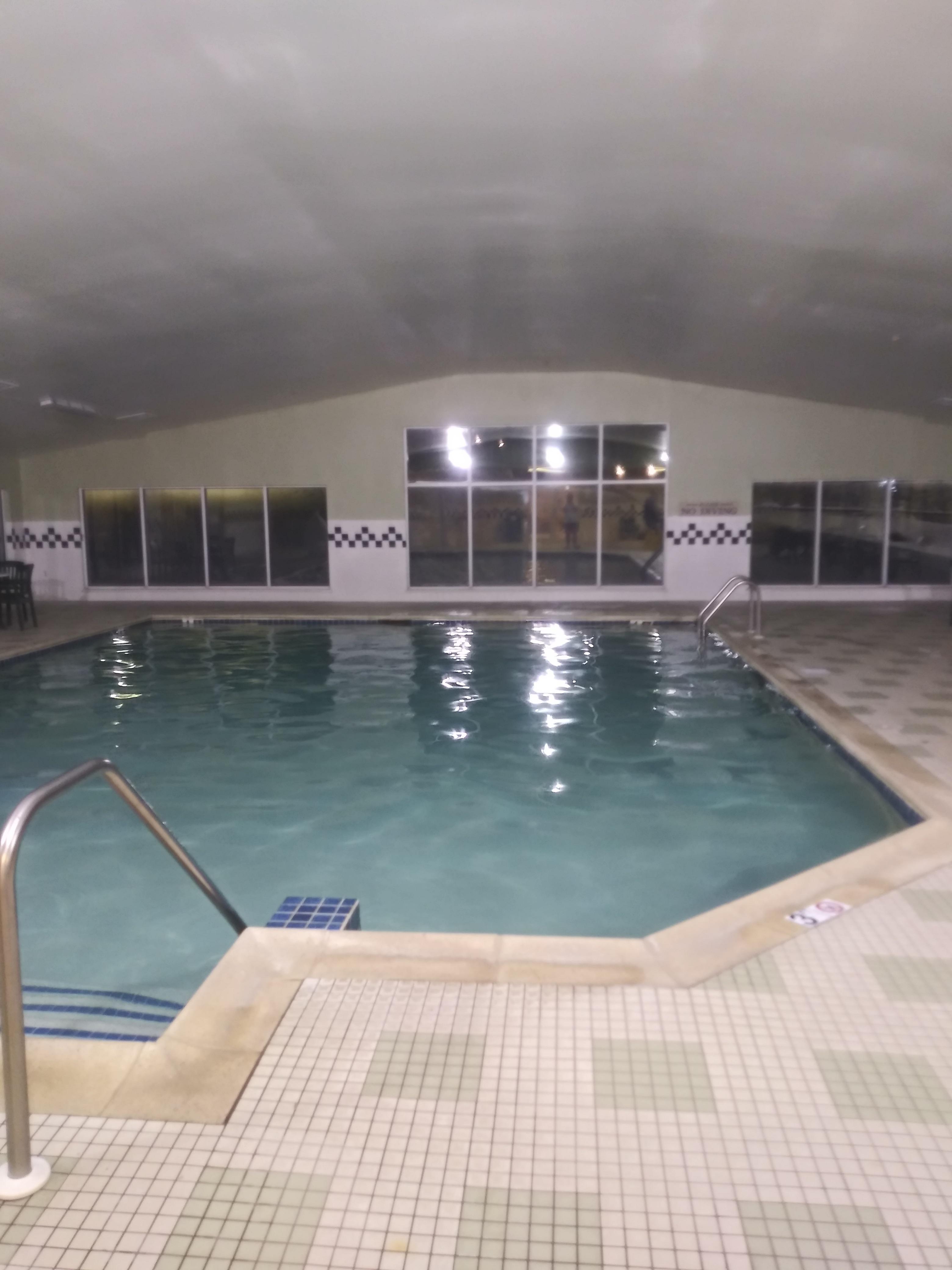 My hotel pool | Scrolller