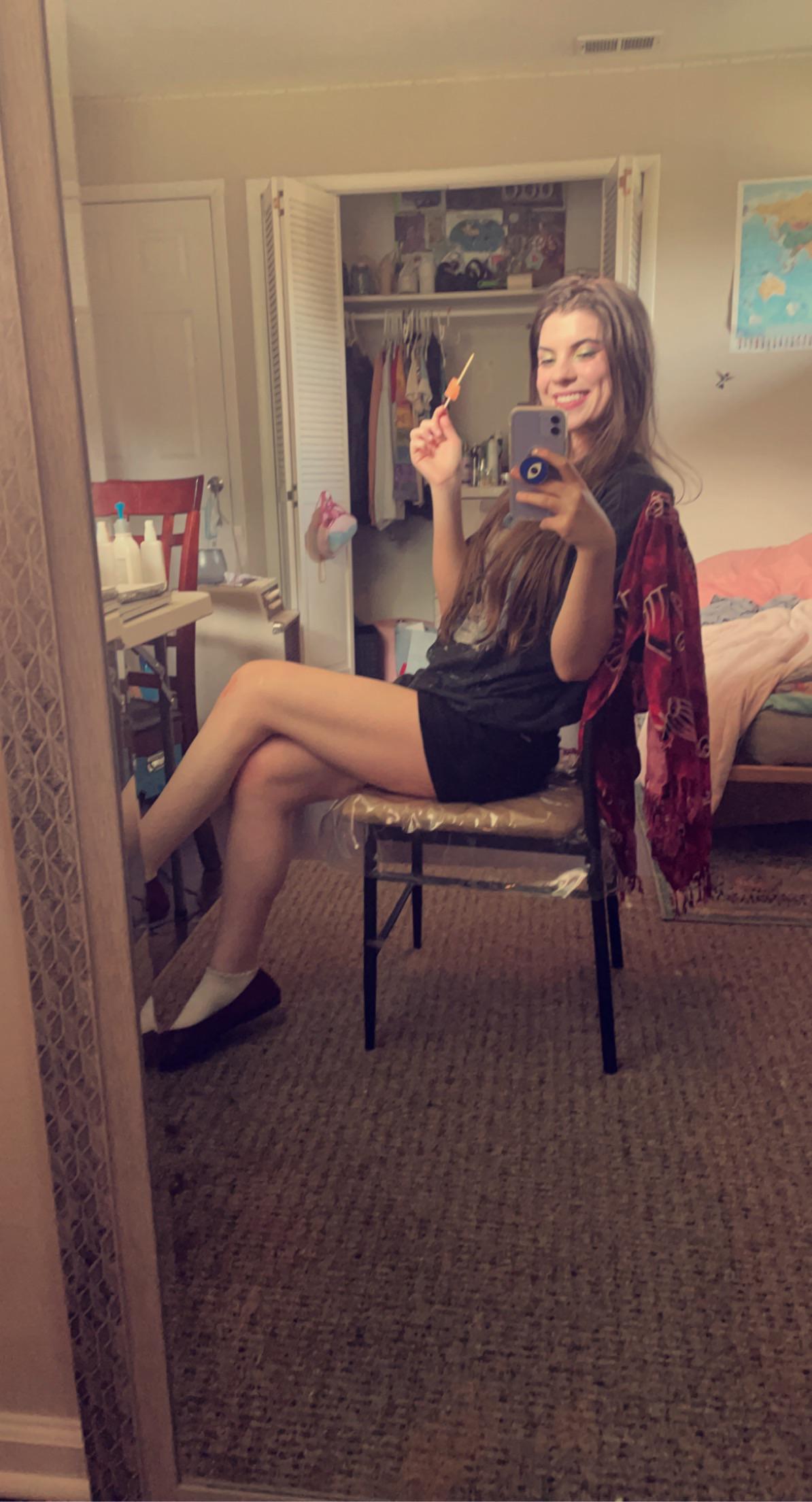 My lil leg definition | Scrolller