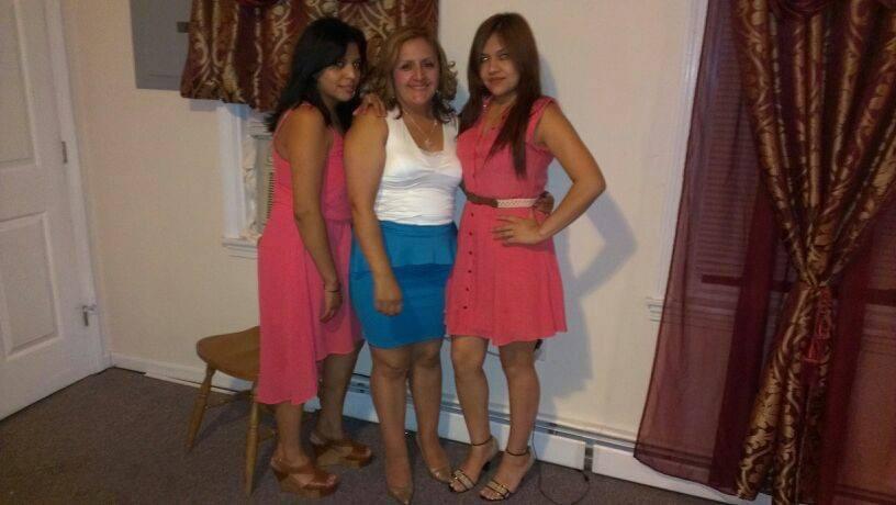 My mom in the middle | Scrolller