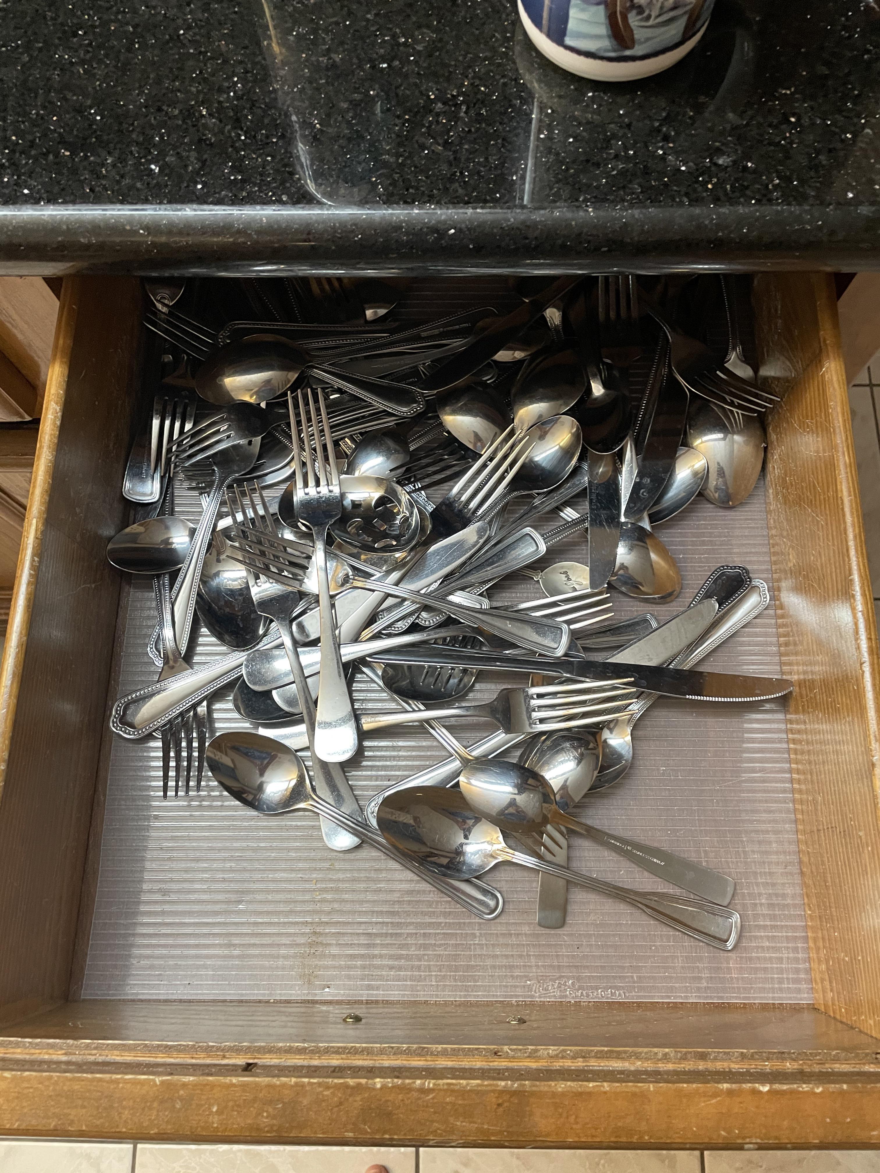 My mom’s silverware drawer | Scrolller