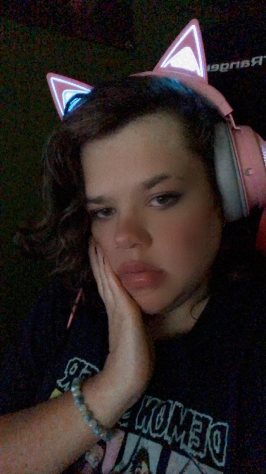 My mouth is missing something, can you fill it in for me? | Scrolller