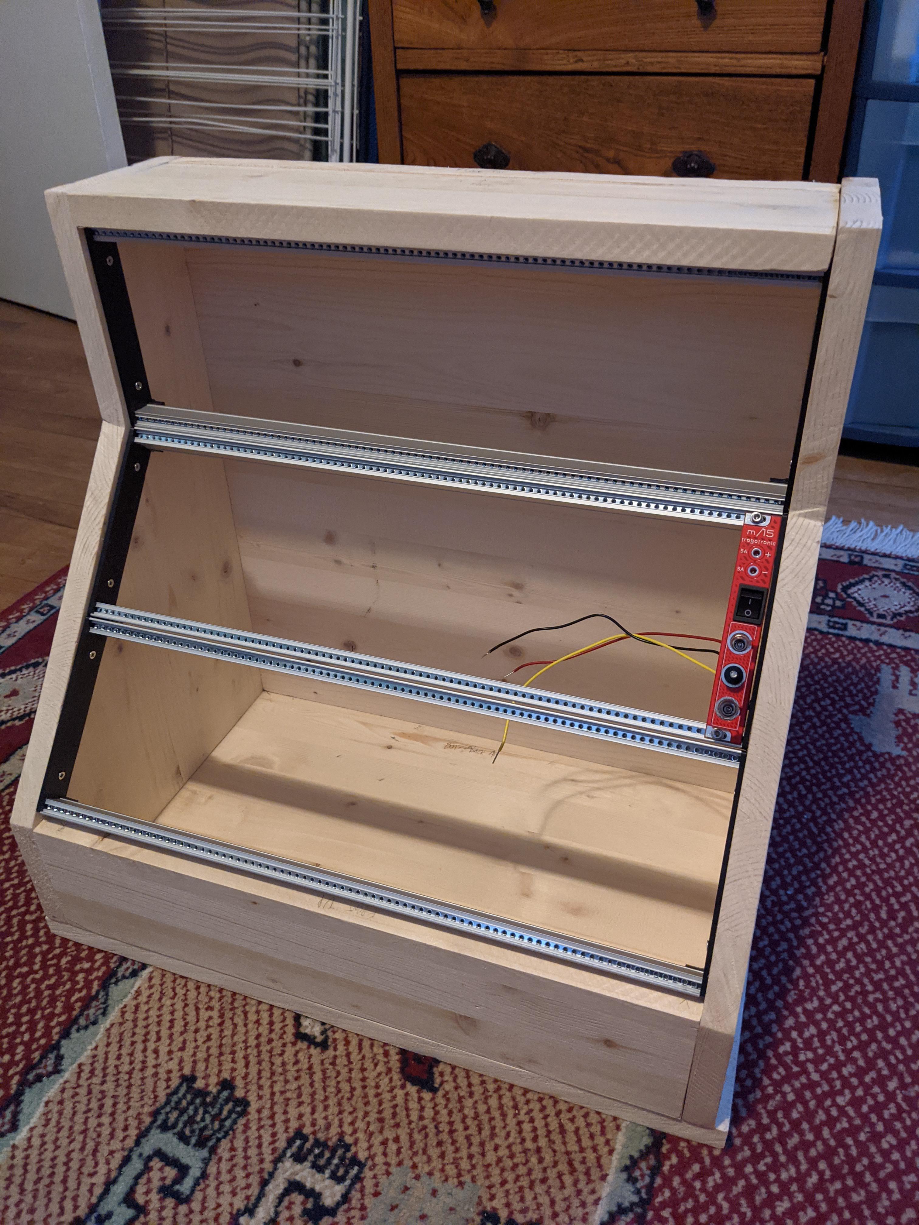My New DIY 9U Eurorack Case | Scrolller
