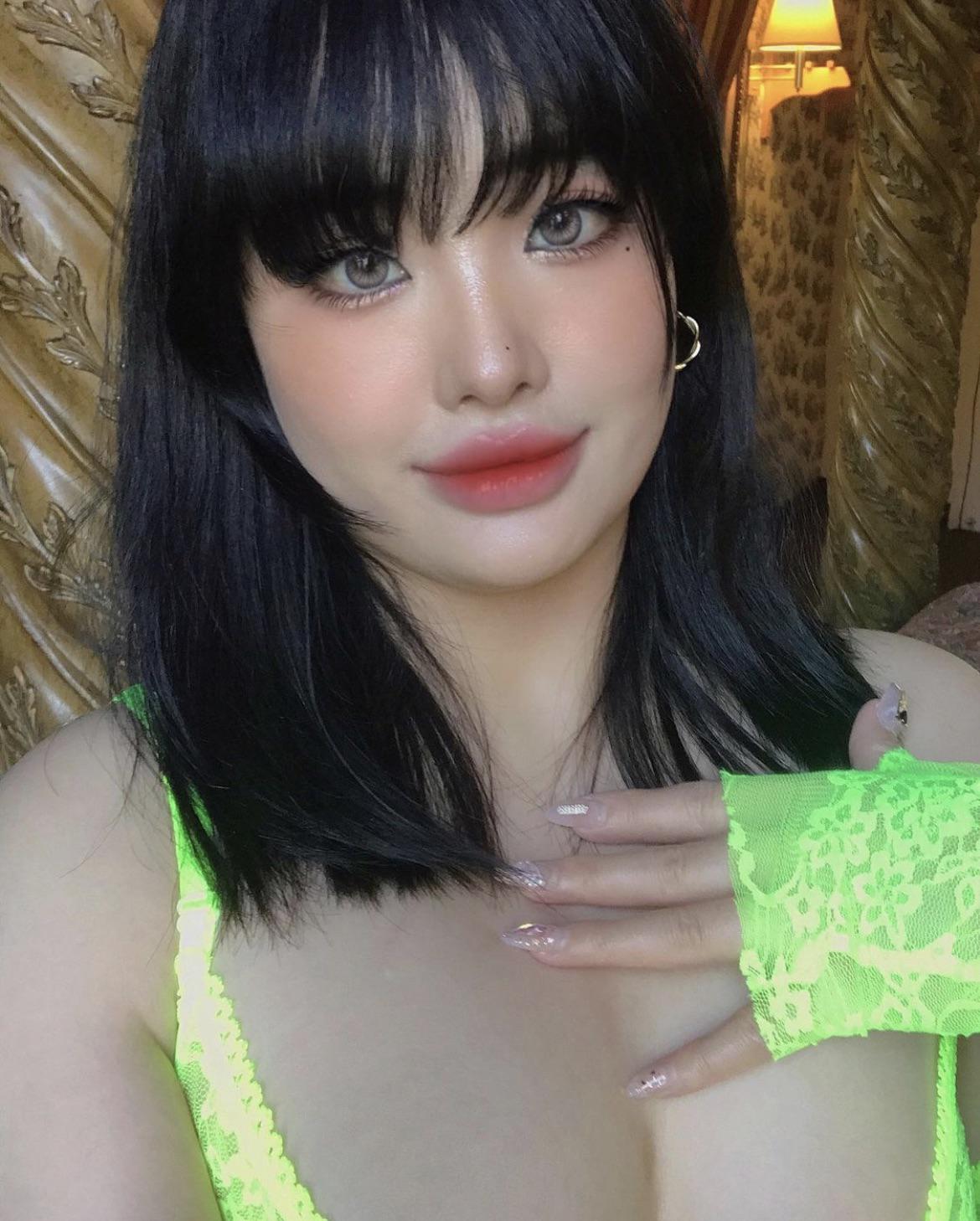 My onlyfans is only 3$ now go check out my hot scenes onlyfans.com/joonikim | Scrolller