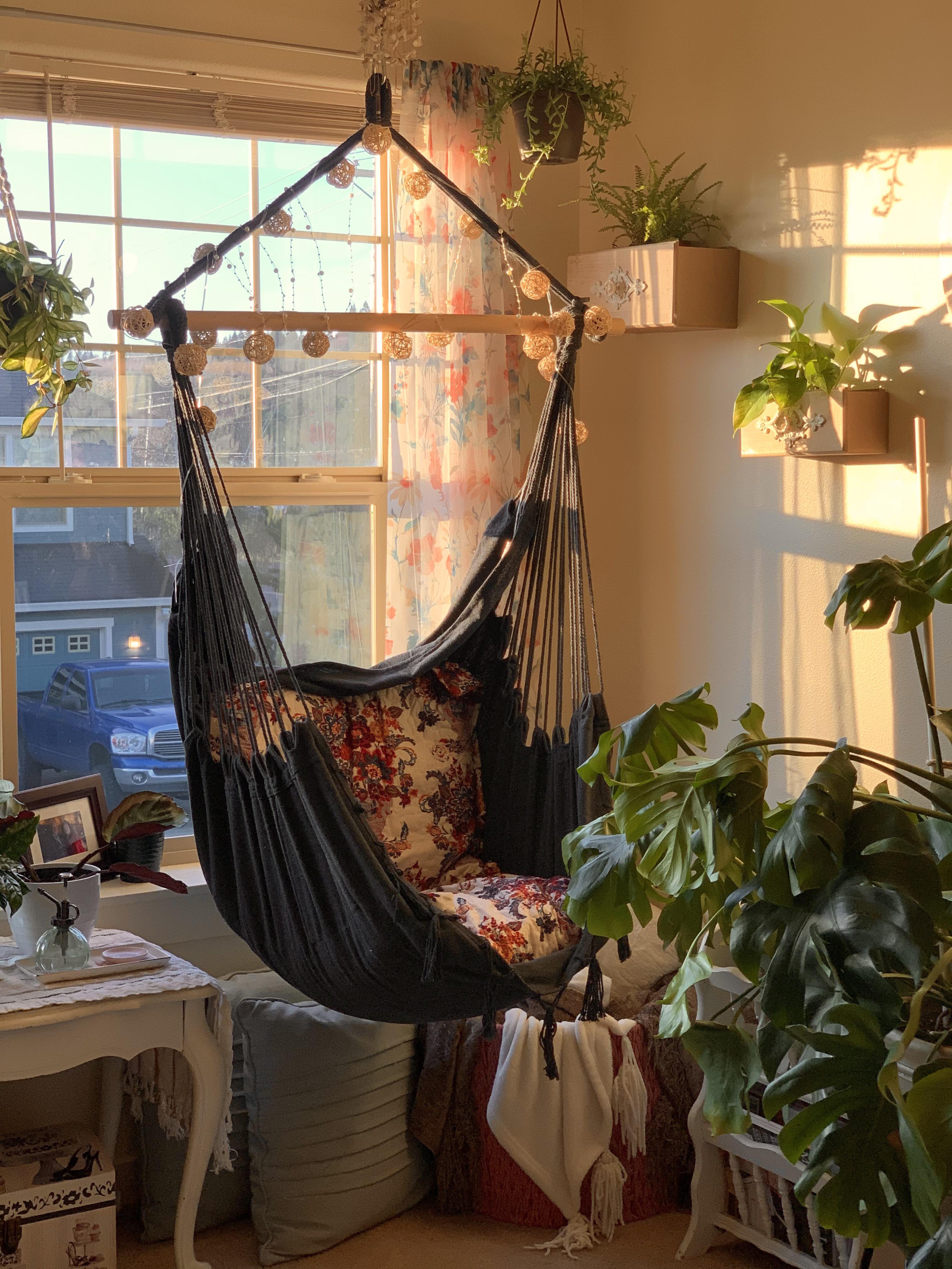 My reading nook 🪴 📚 | Scrolller