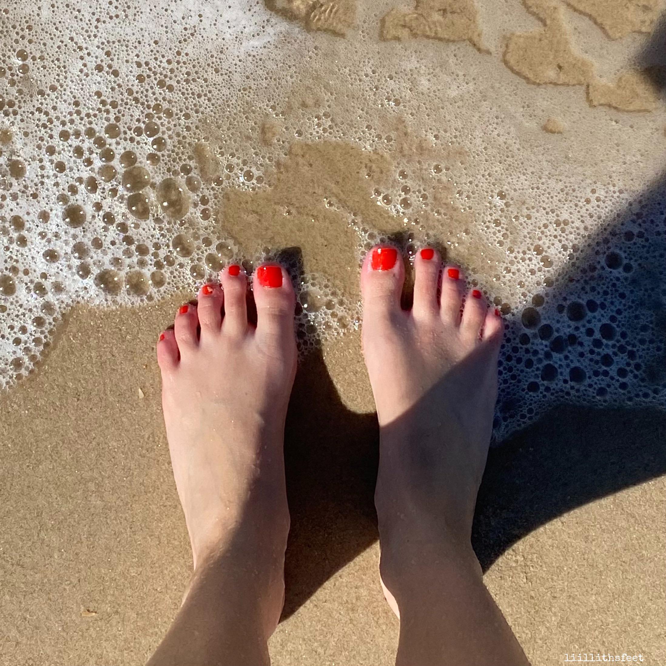 My sandy lil beach feet👣😇 ️ | Scrolller
