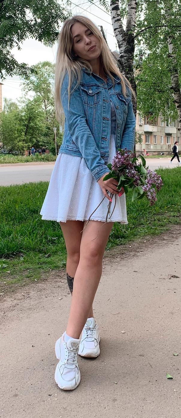 My sis 21y/o | Scrolller