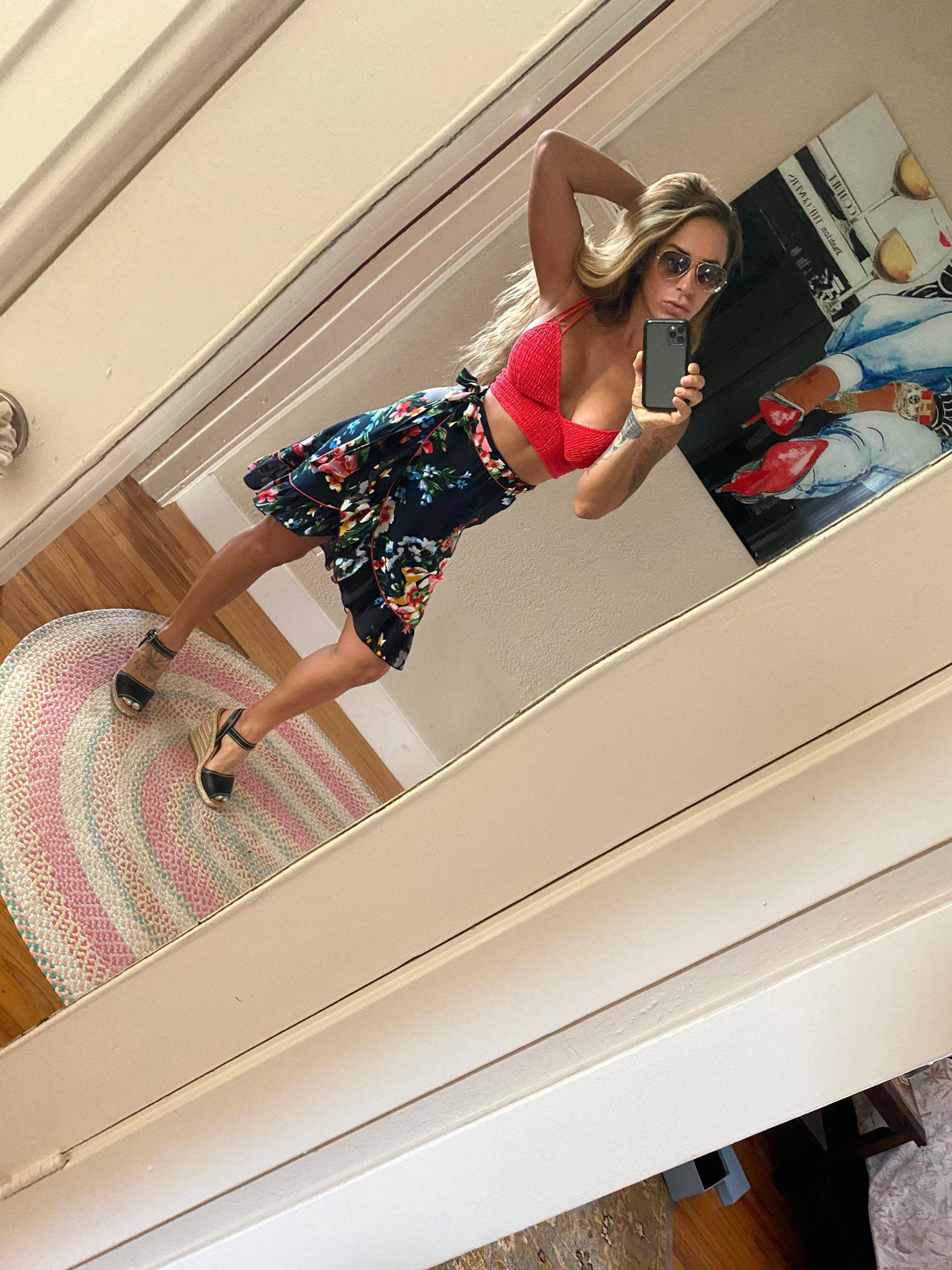 My sister selfies | Scrolller