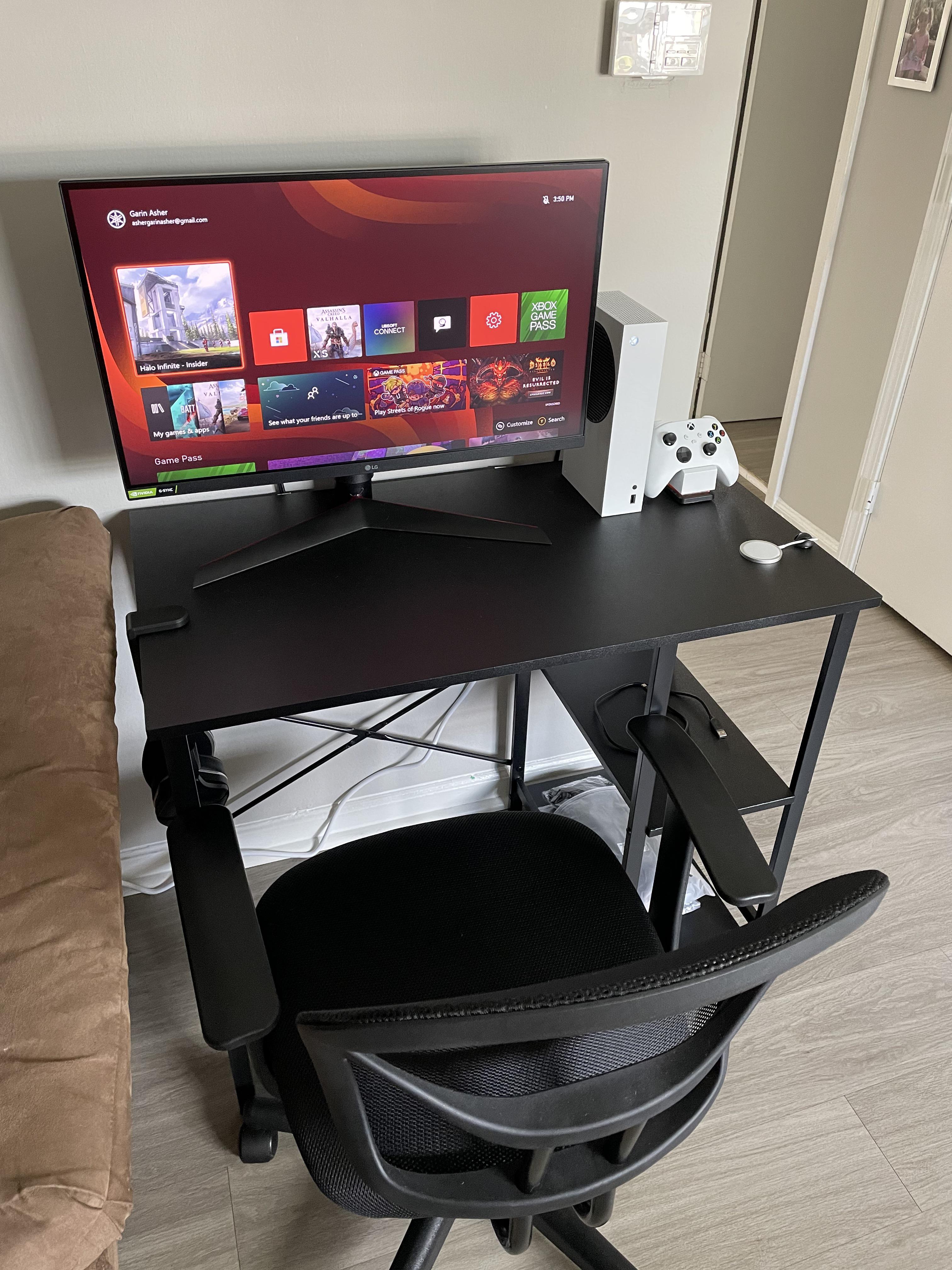 My small apartment XSS battle station! Any suggestions? | Scrolller