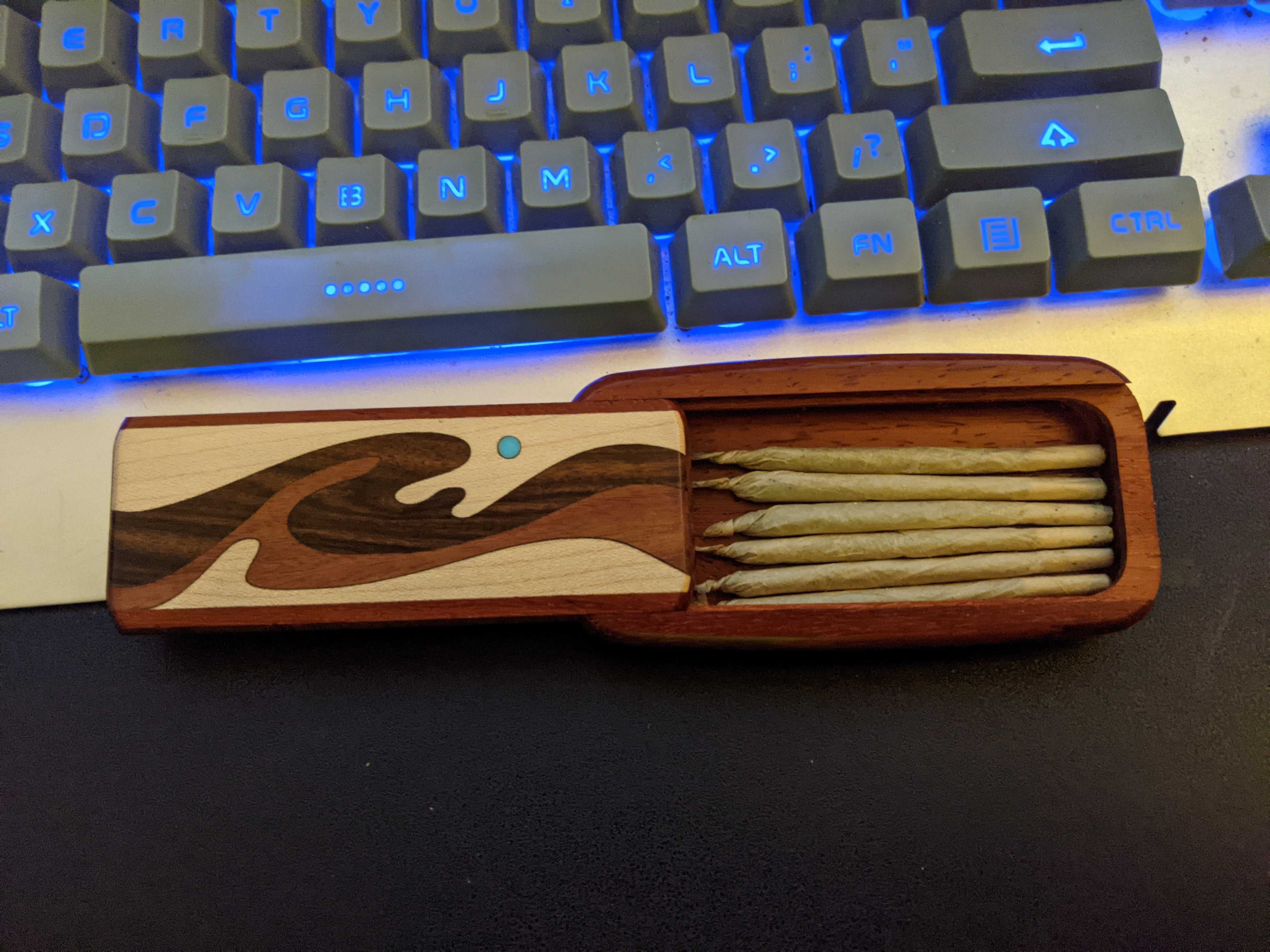 My smol stash box for my toothpick joints! | Scrolller