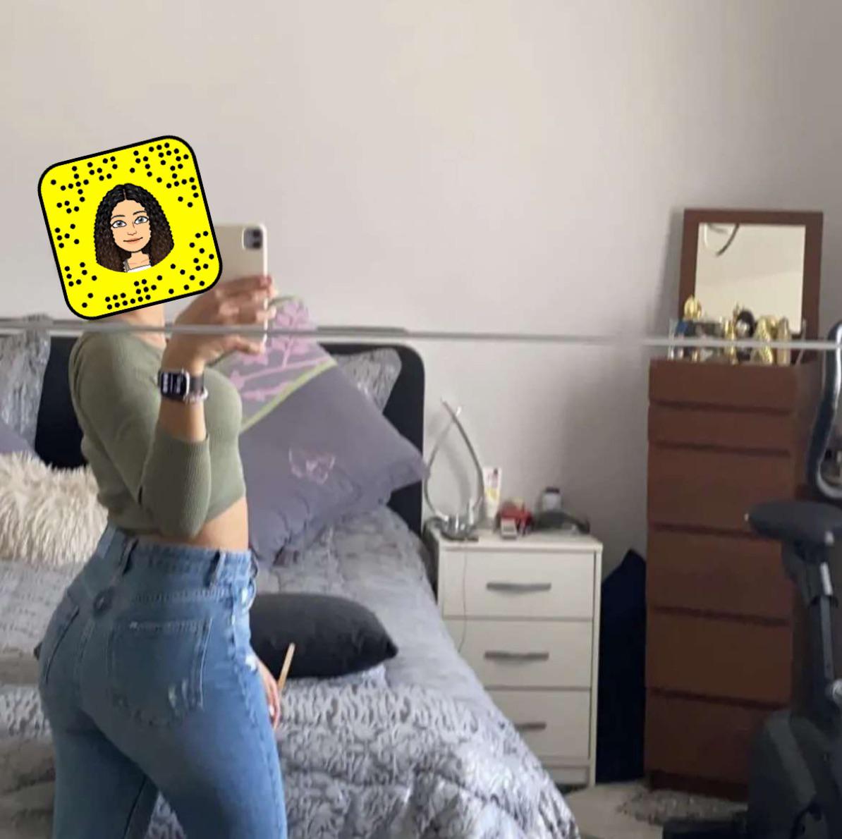 Snapchat laraspencer2000 | Scrolller