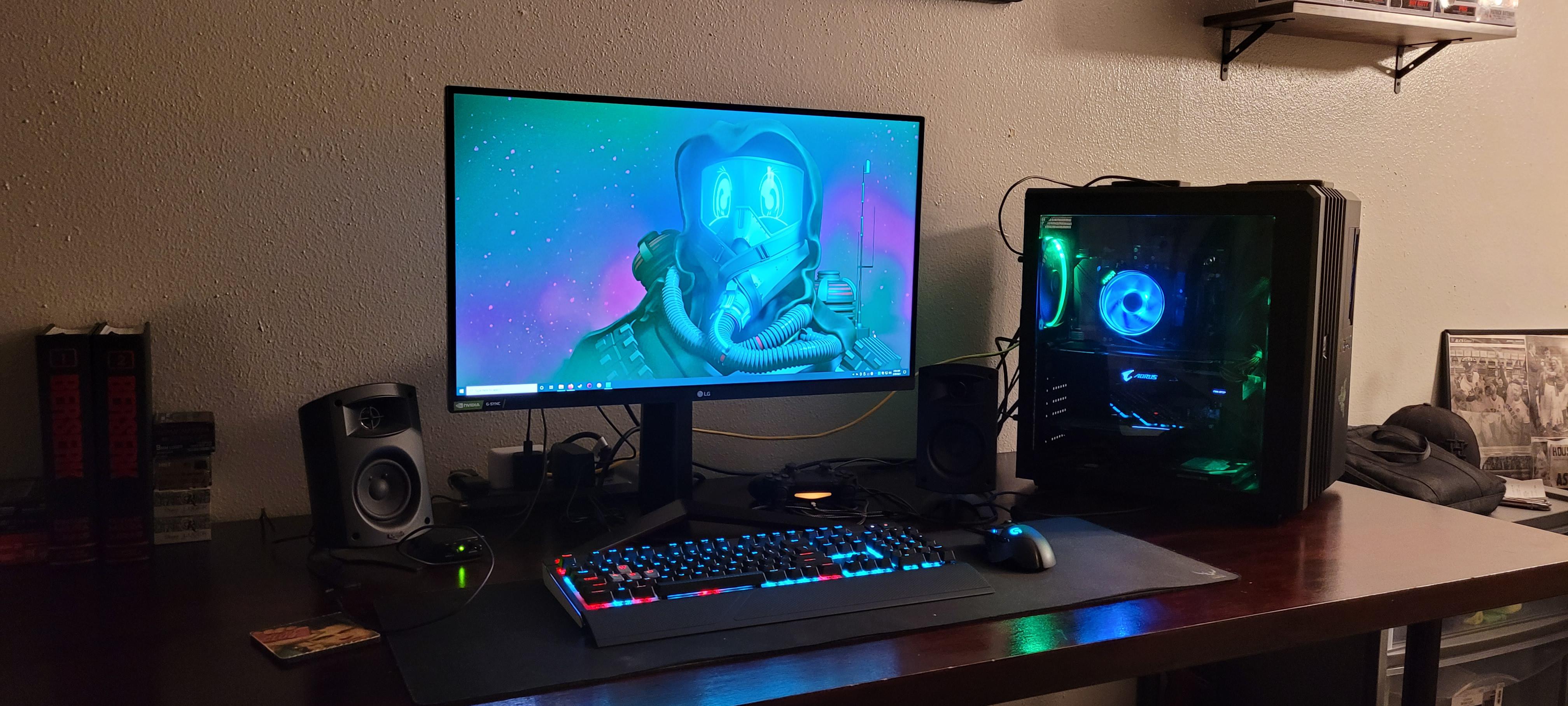 My (updated) battlestation. | Scrolller