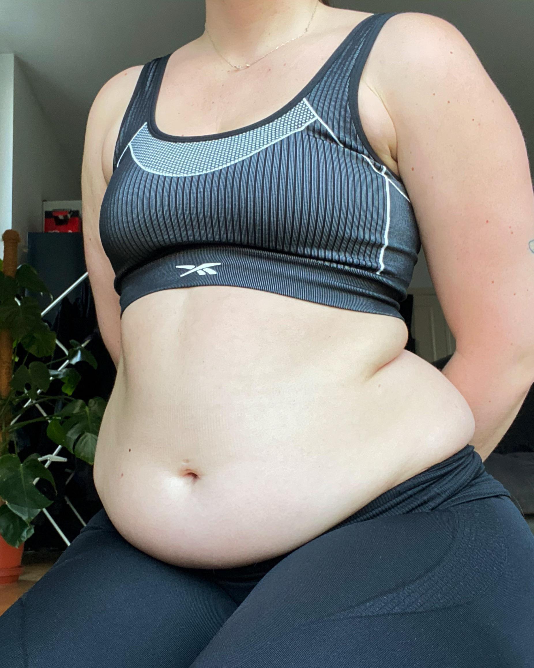 My yoga outfit is pretty hot tbh | Scrolller