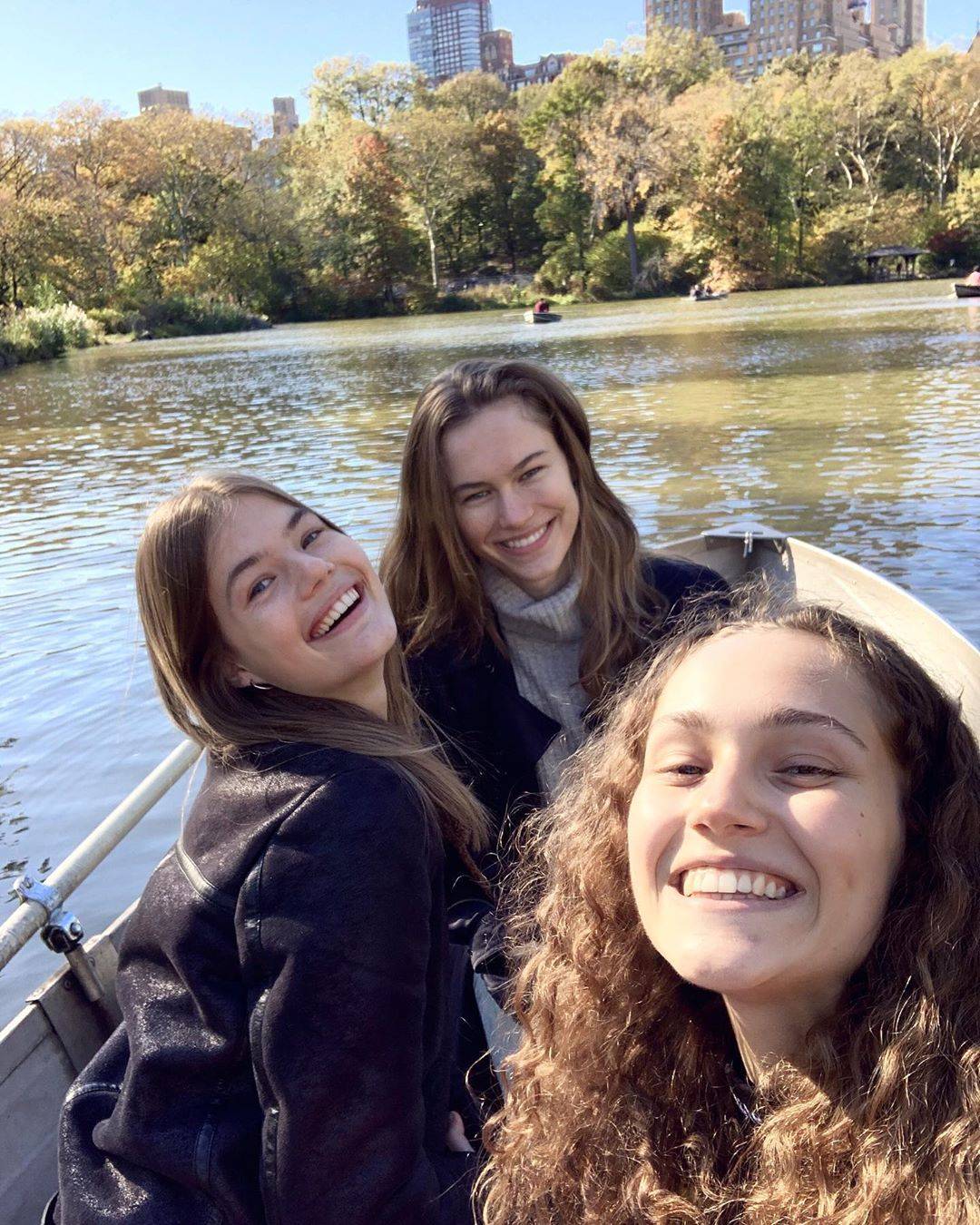 Myrthe Bolt, Michelle and Lexie | Scrolller