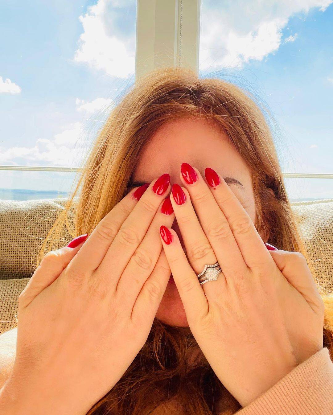 Isla Fisher | Scrolller