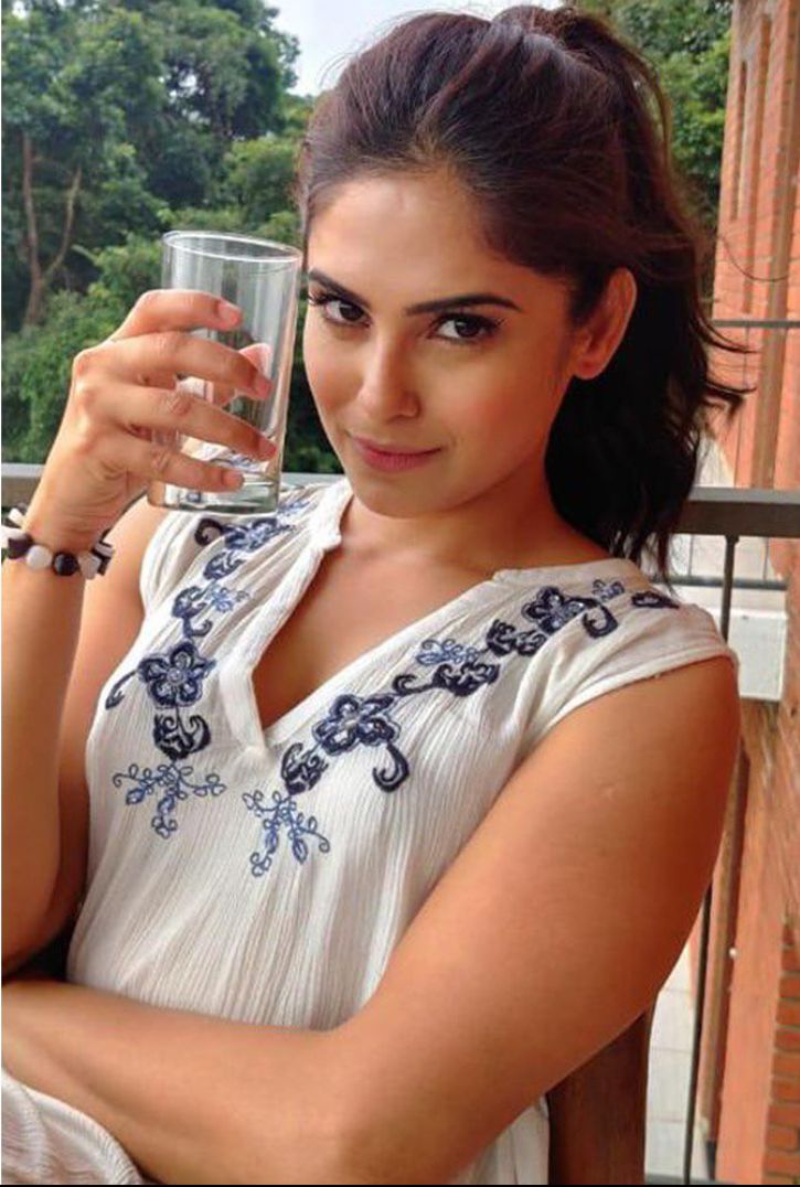 Naina Ganguly | Scrolller