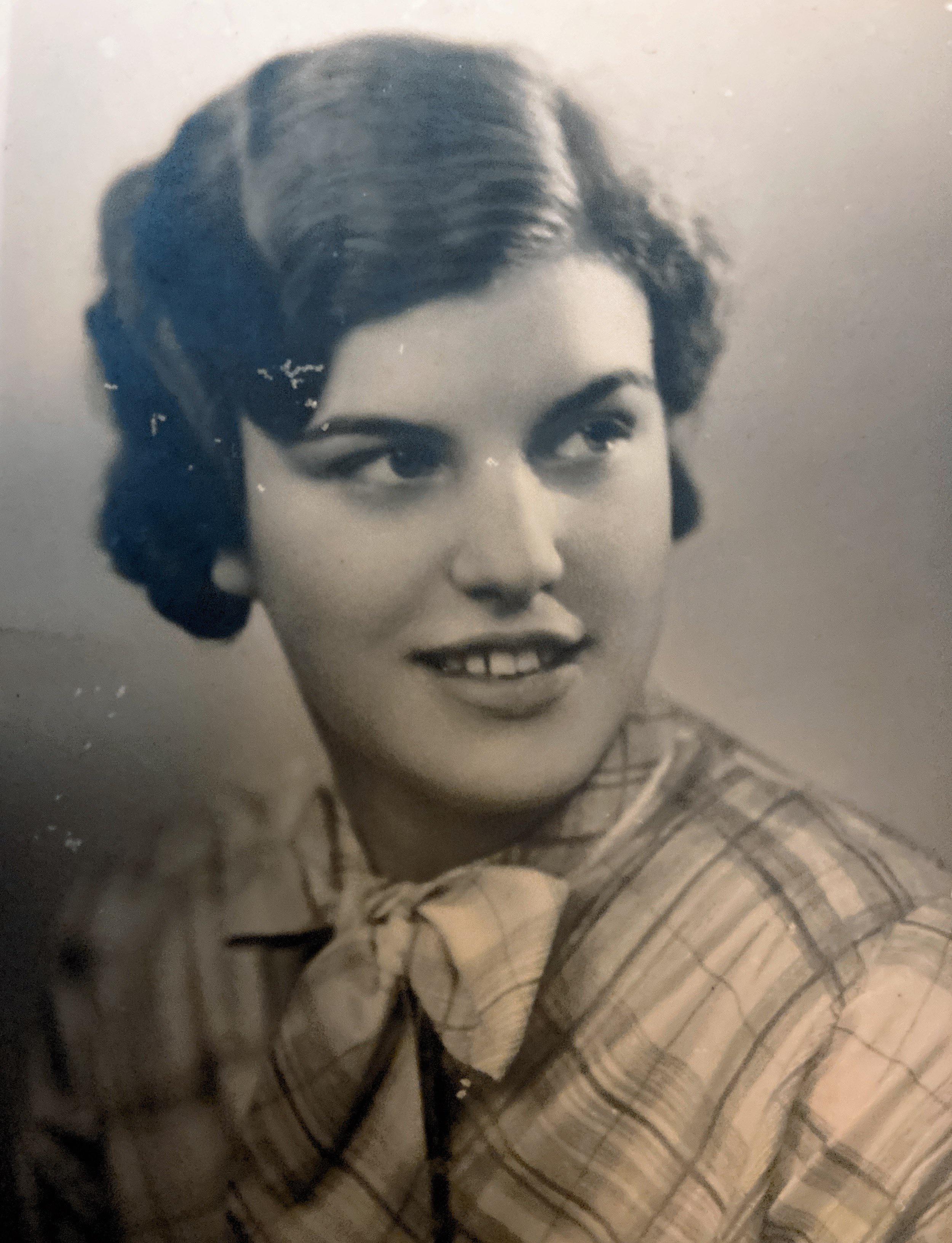 Nanna Iris age 17 in 1934 | Scrolller