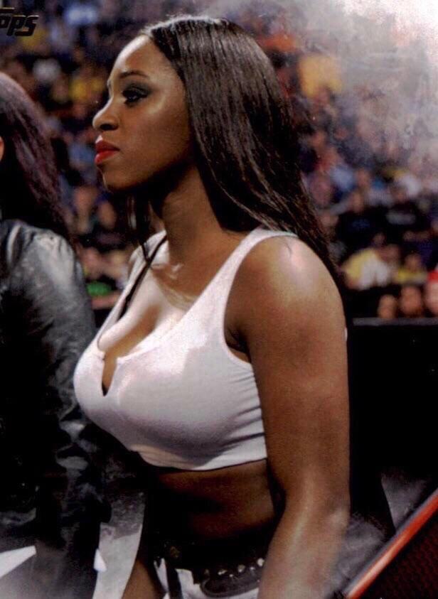 Naomi’s underrated top half | Scrolller
