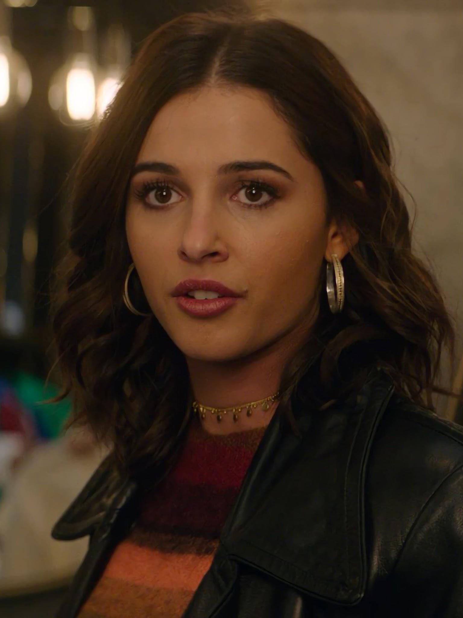 Naomi Scott Would Look So Much Hotter If Her Face Was Blasted With A