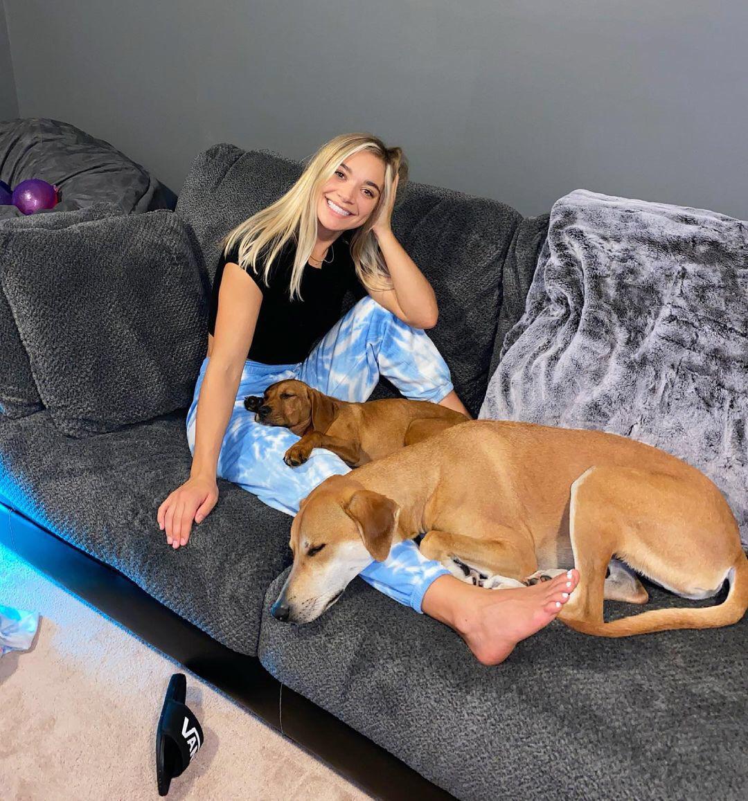 Natalie Decker | Scrolller