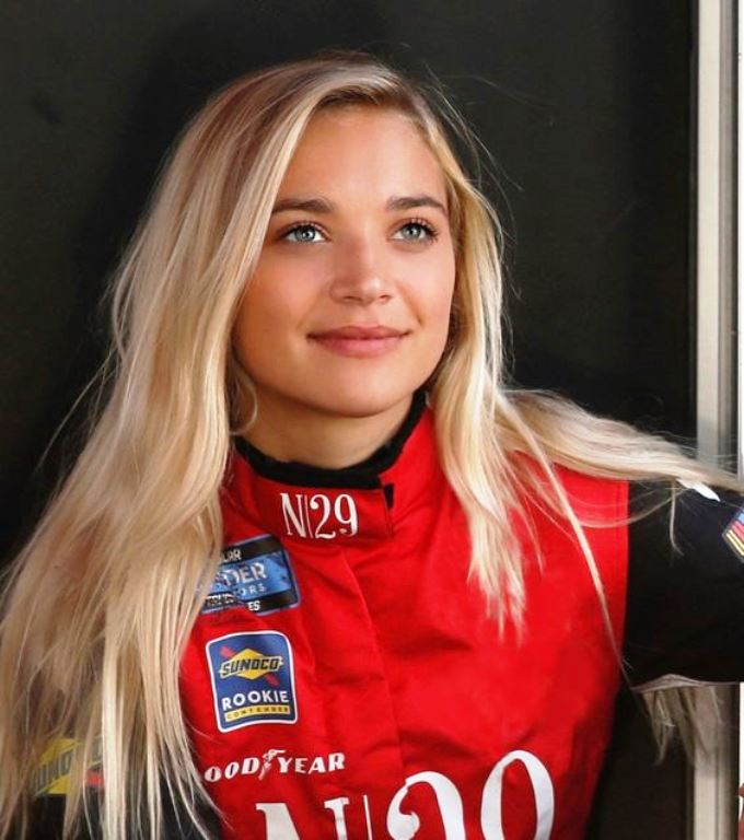 Natalie Decker | Scrolller
