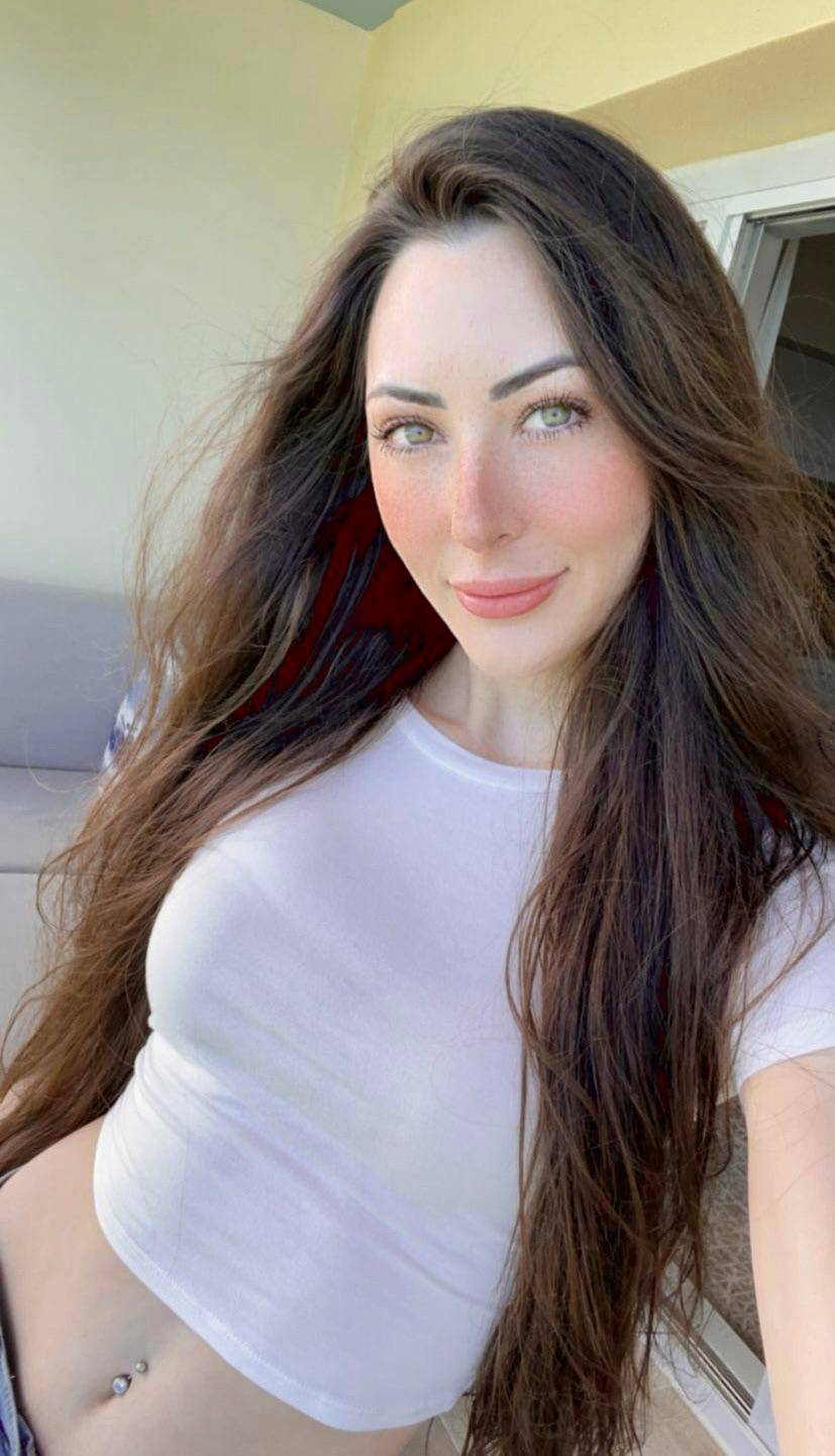 Natural Stunner | Scrolller