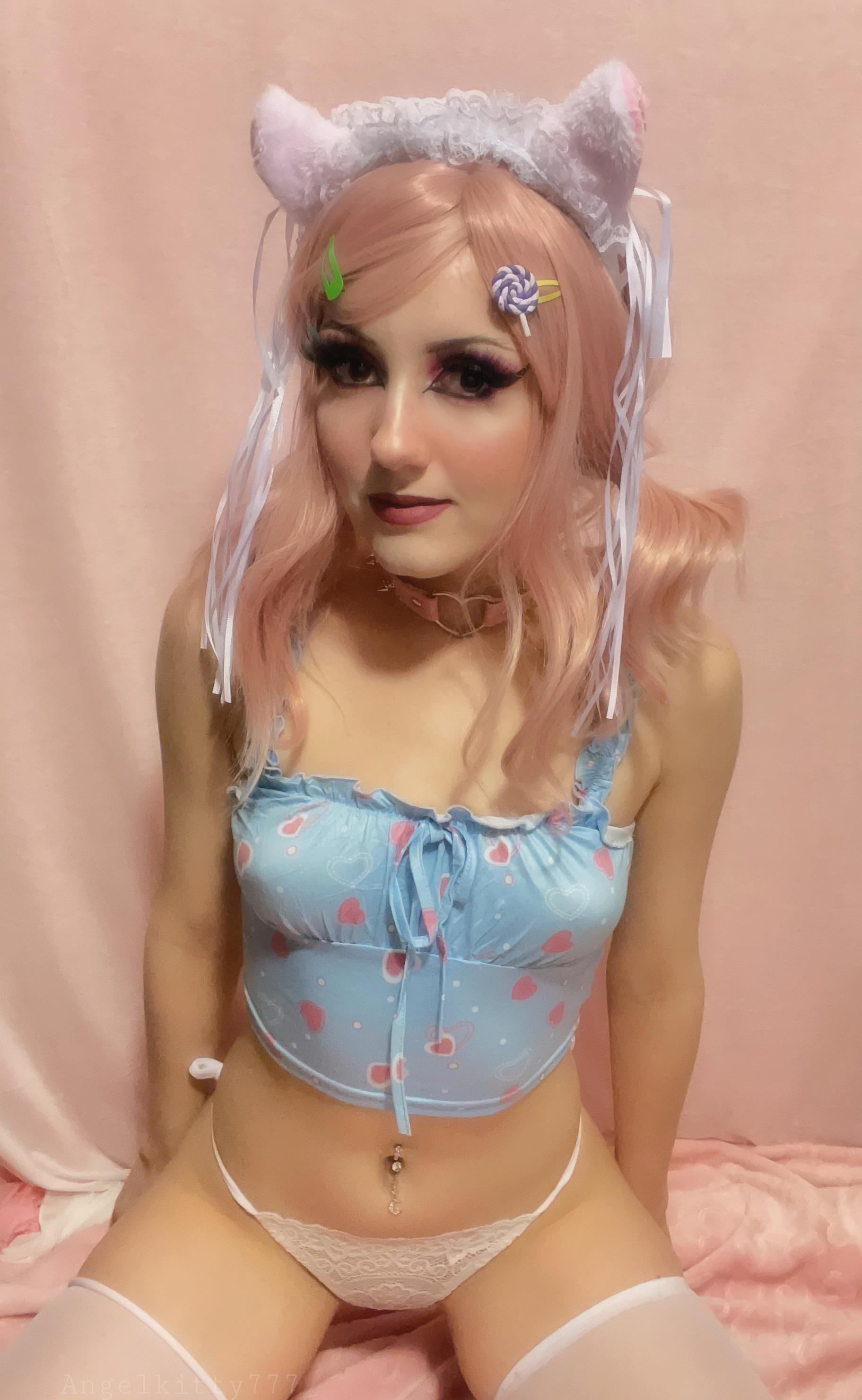 Naughty kitty 🐈‍⬛ 🐾 | Scrolller