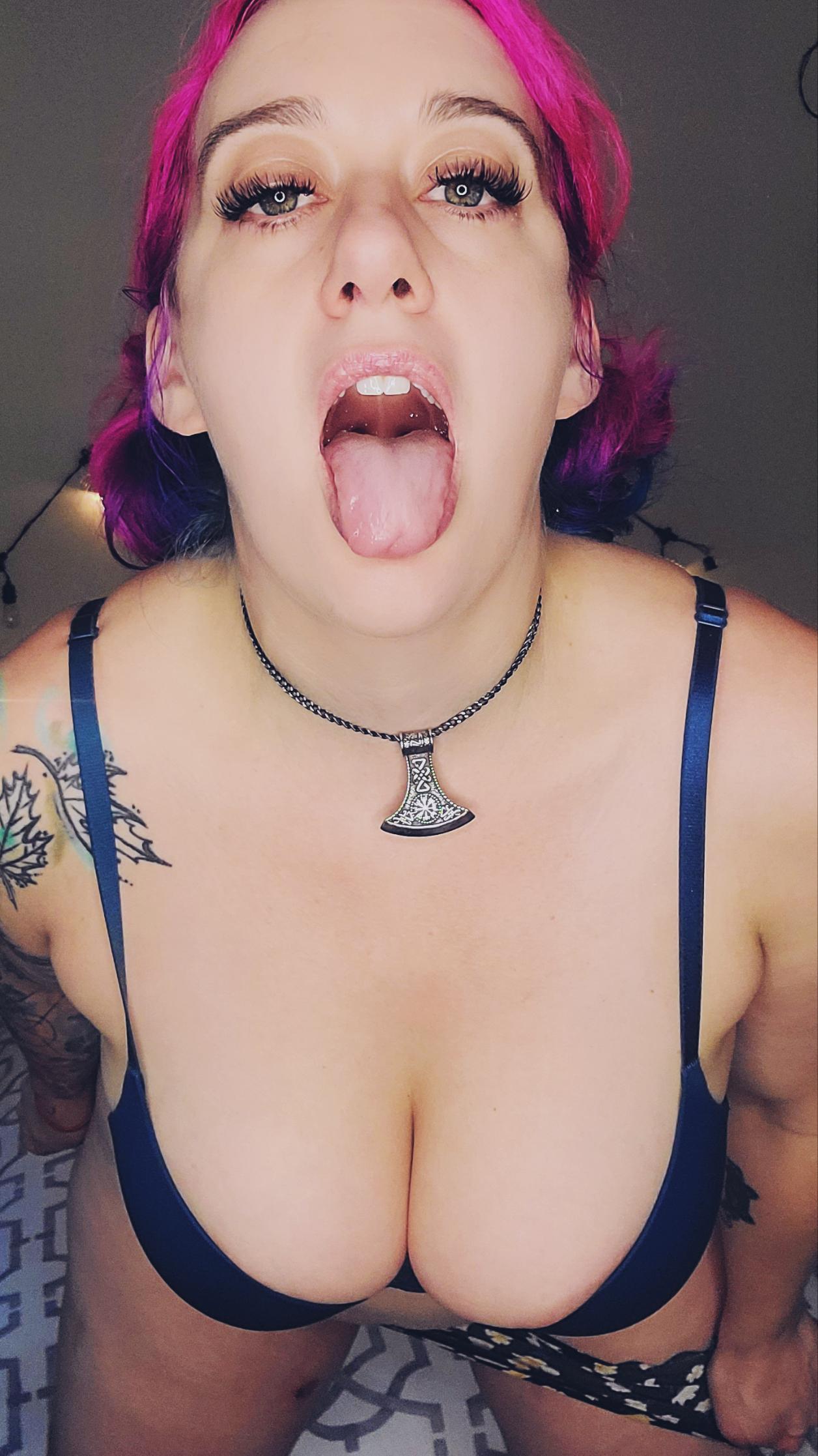 Naughty little alt girl | Scrolller