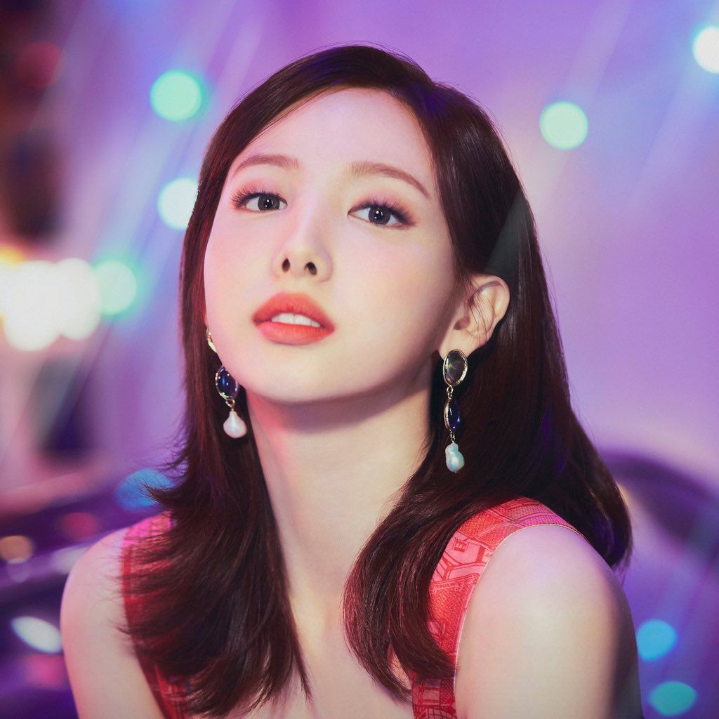 Nayeon | Scrolller
