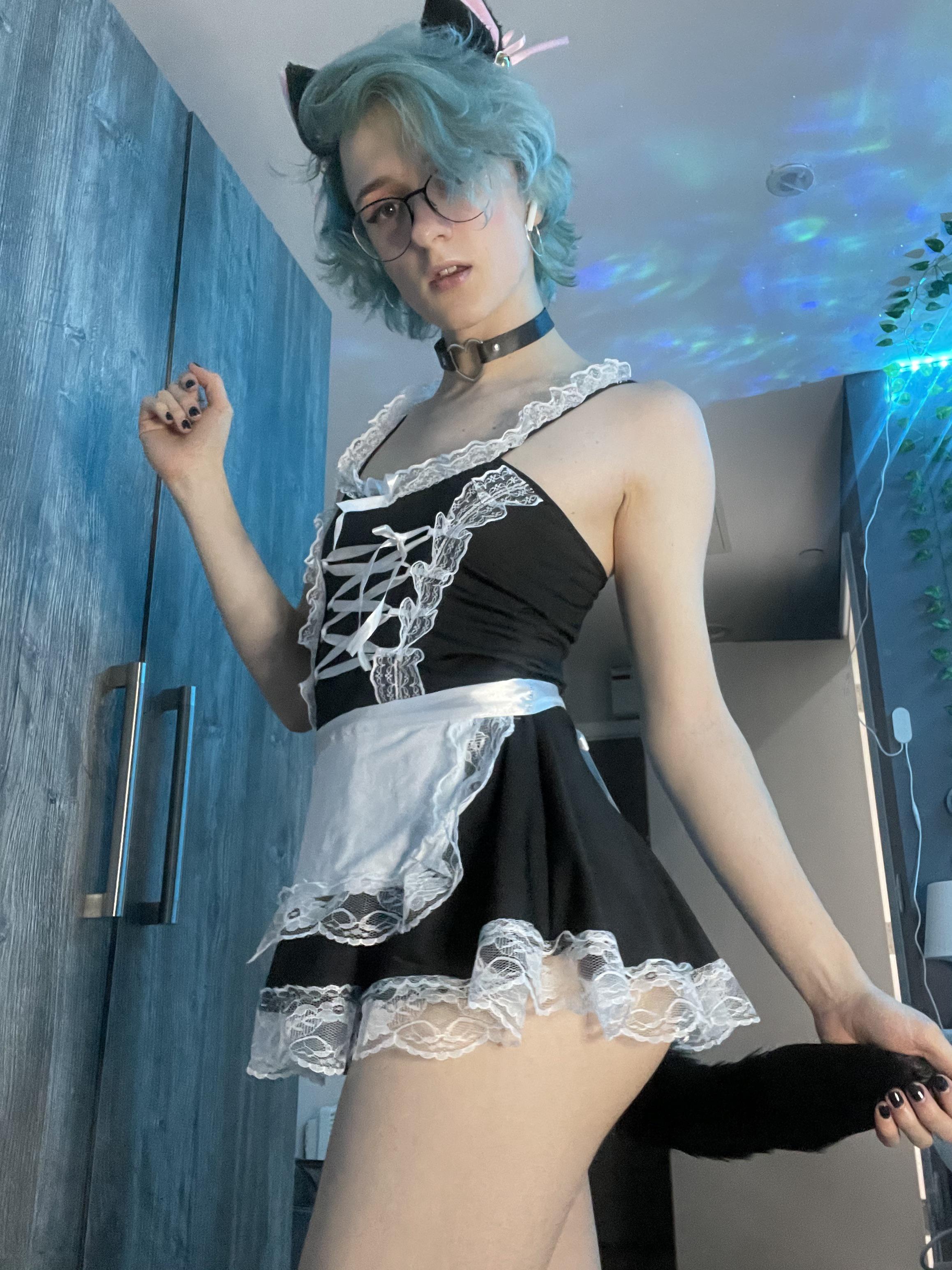need a new maid??? i’m for hire :) | Scrolller