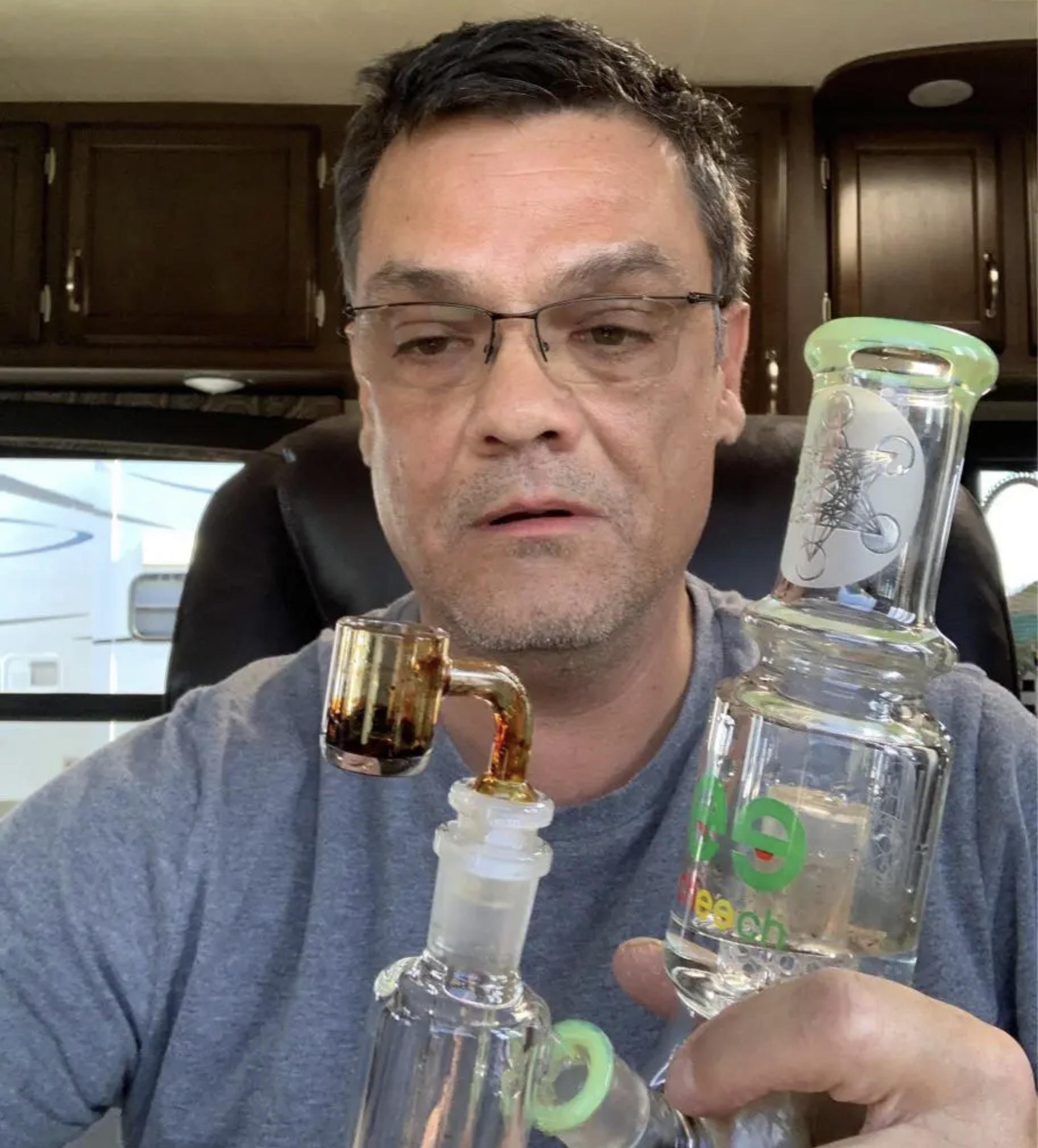 Need a young stoner buddy to toke and stroke | Scrolller