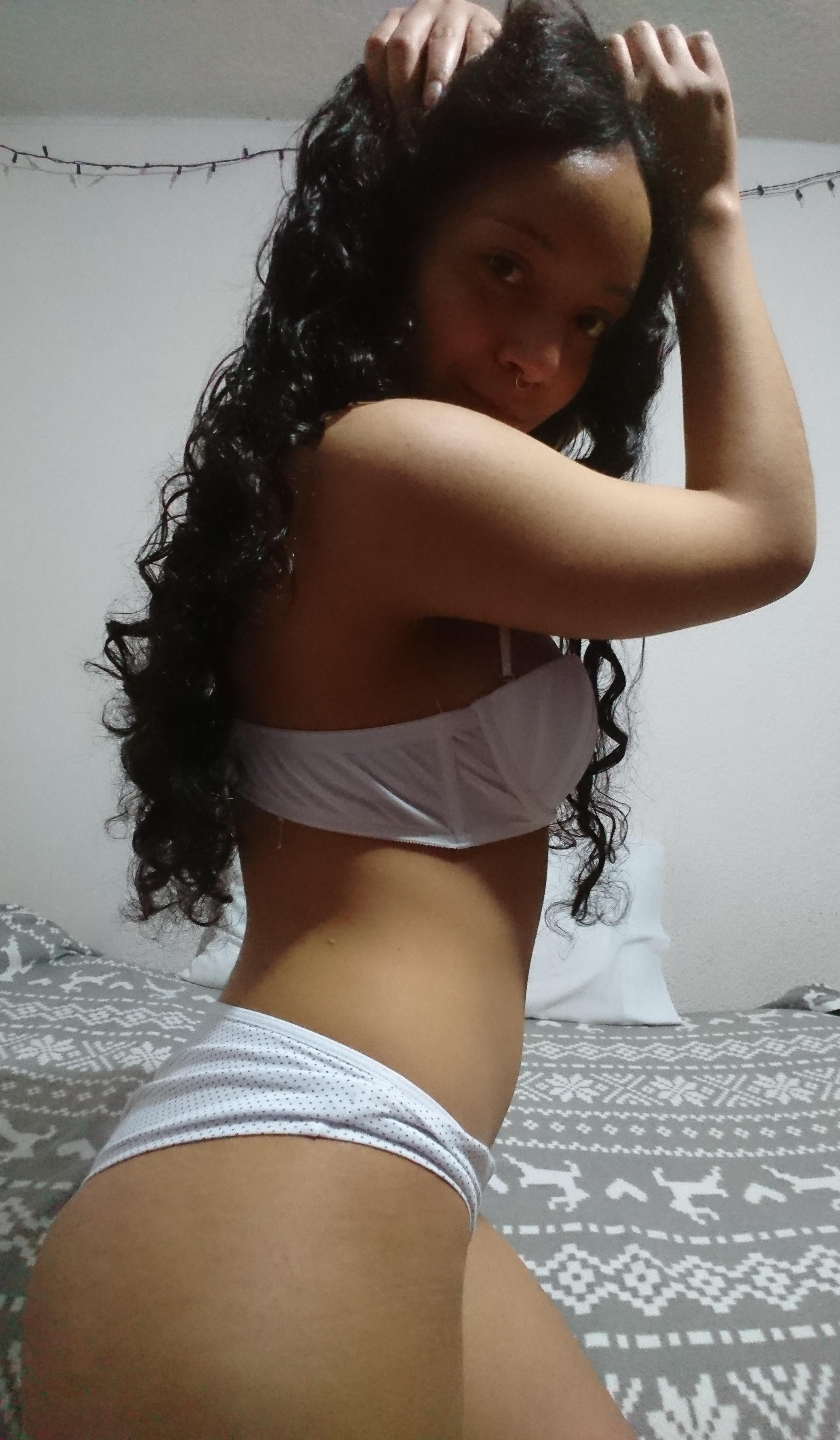 Need your help 😏😊 happy monday ♡ | Scrolller