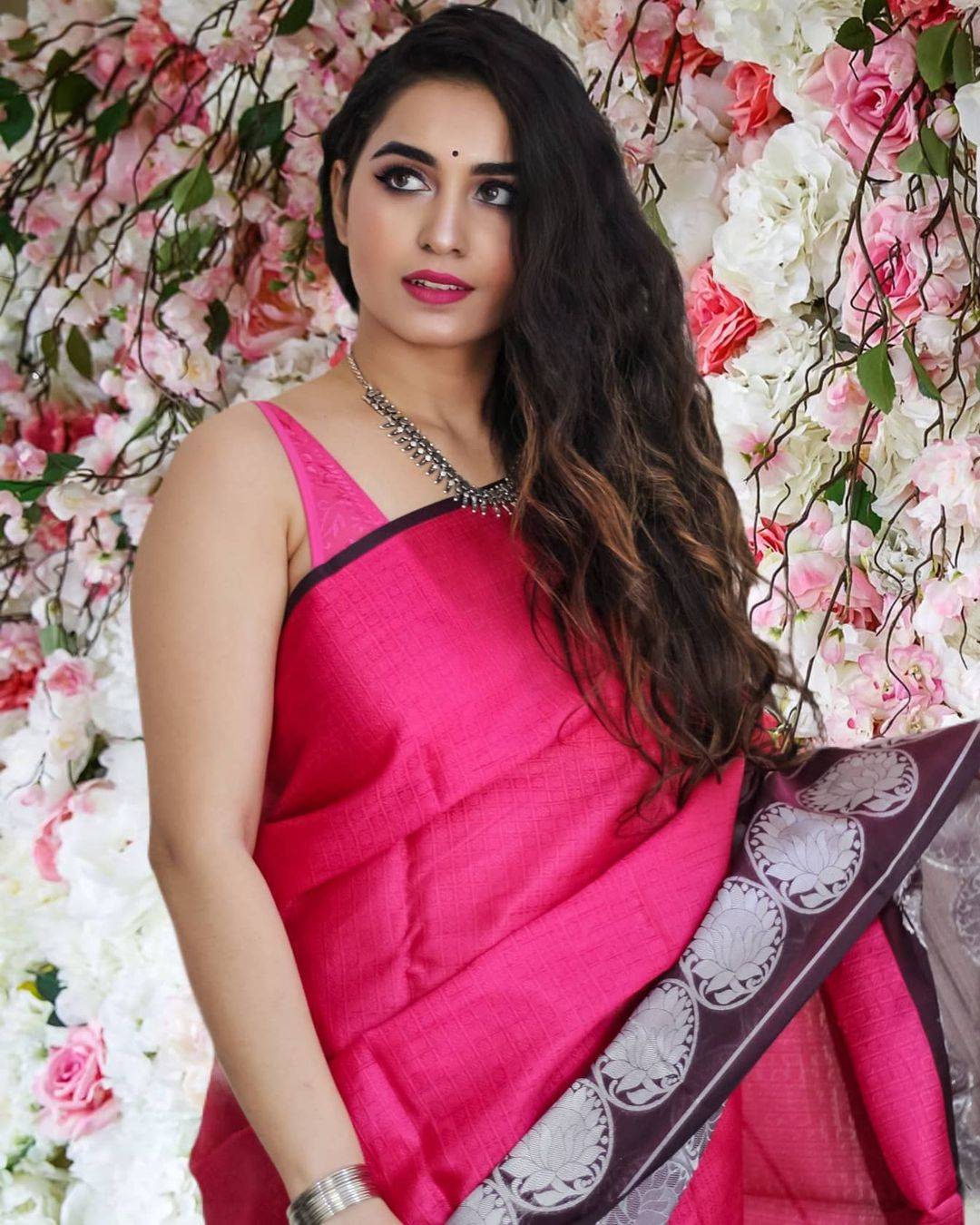 Neeru Starlet | Scrolller