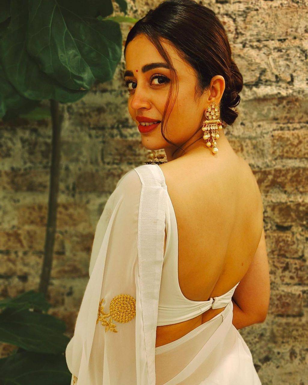 Neha Pendsee Aka Anita Bhabhi Scrolller