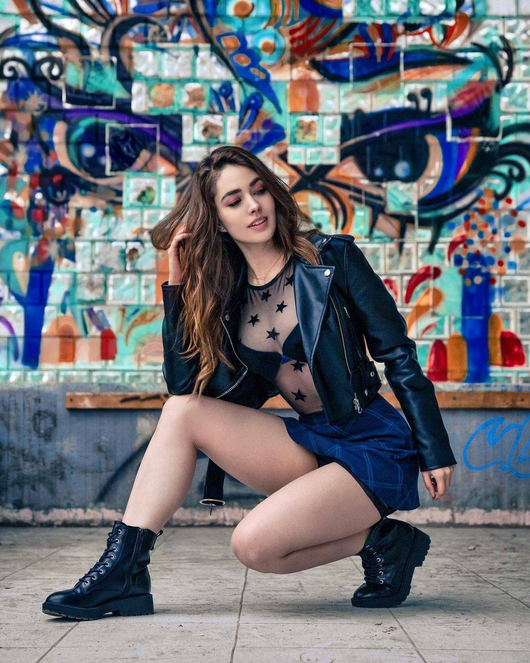 Nelly Burguette | Scrolller