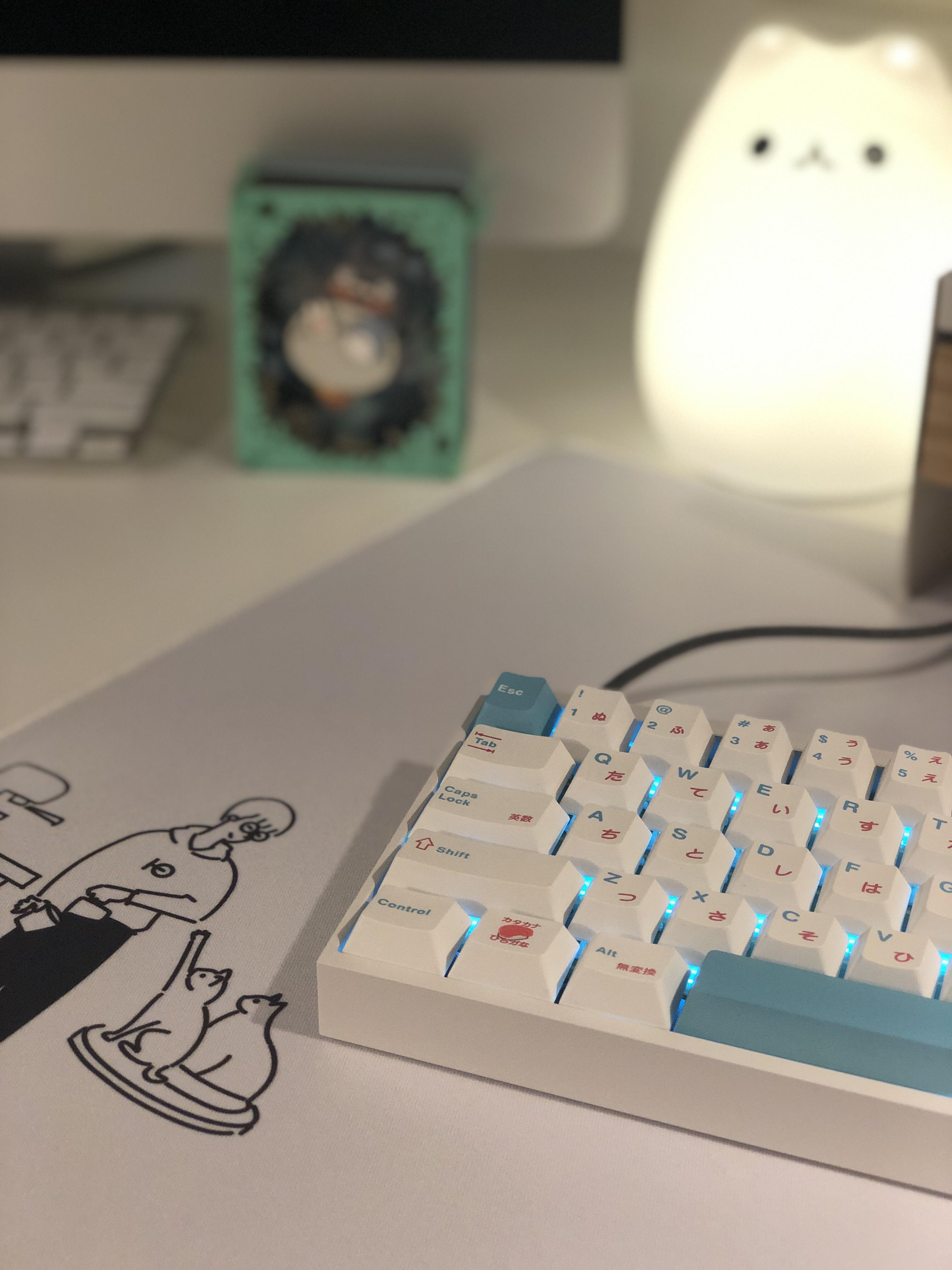 New deskmat, new keeb | Scrolller