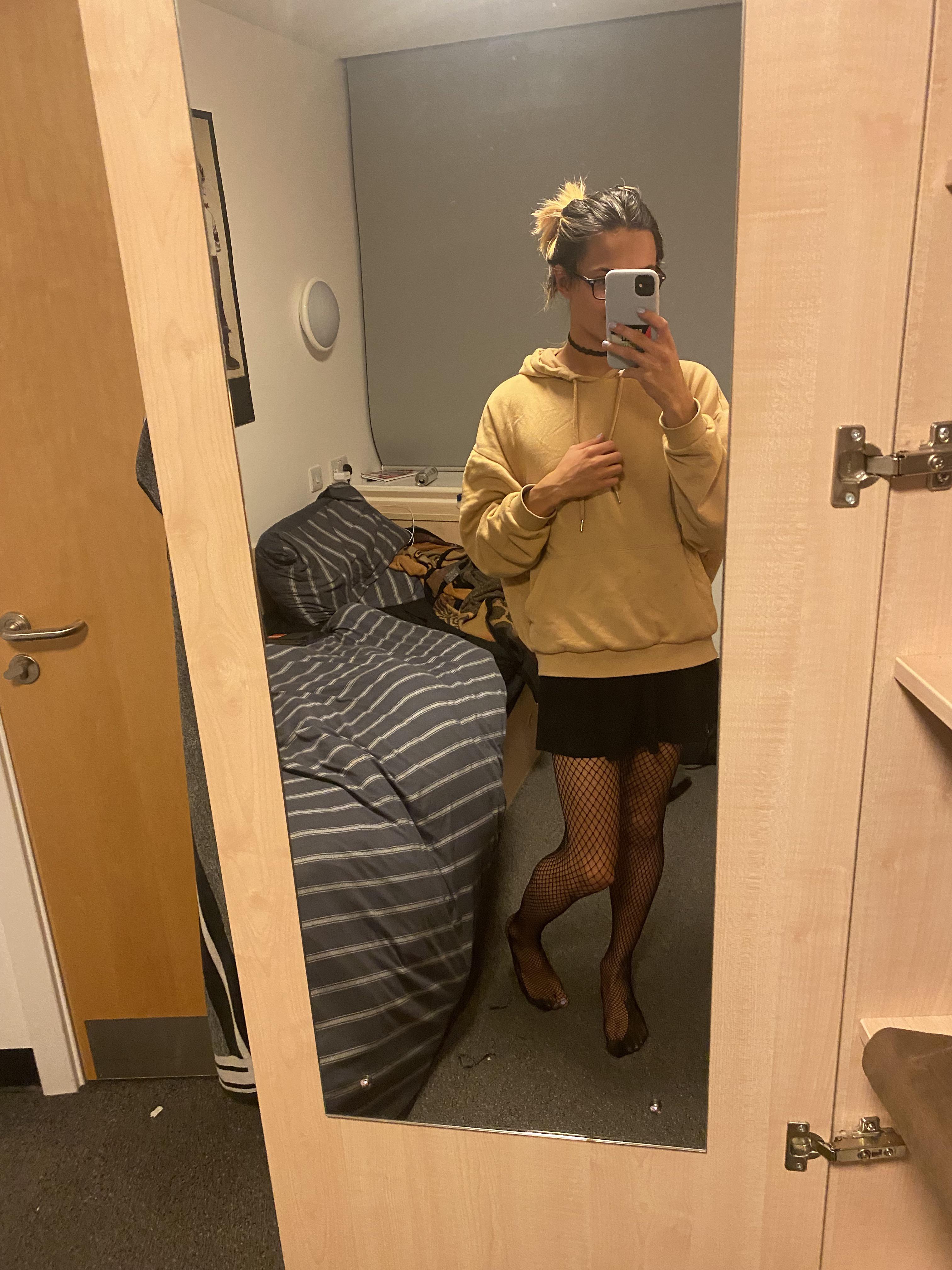 new fishnets got me feelin cool | Scrolller