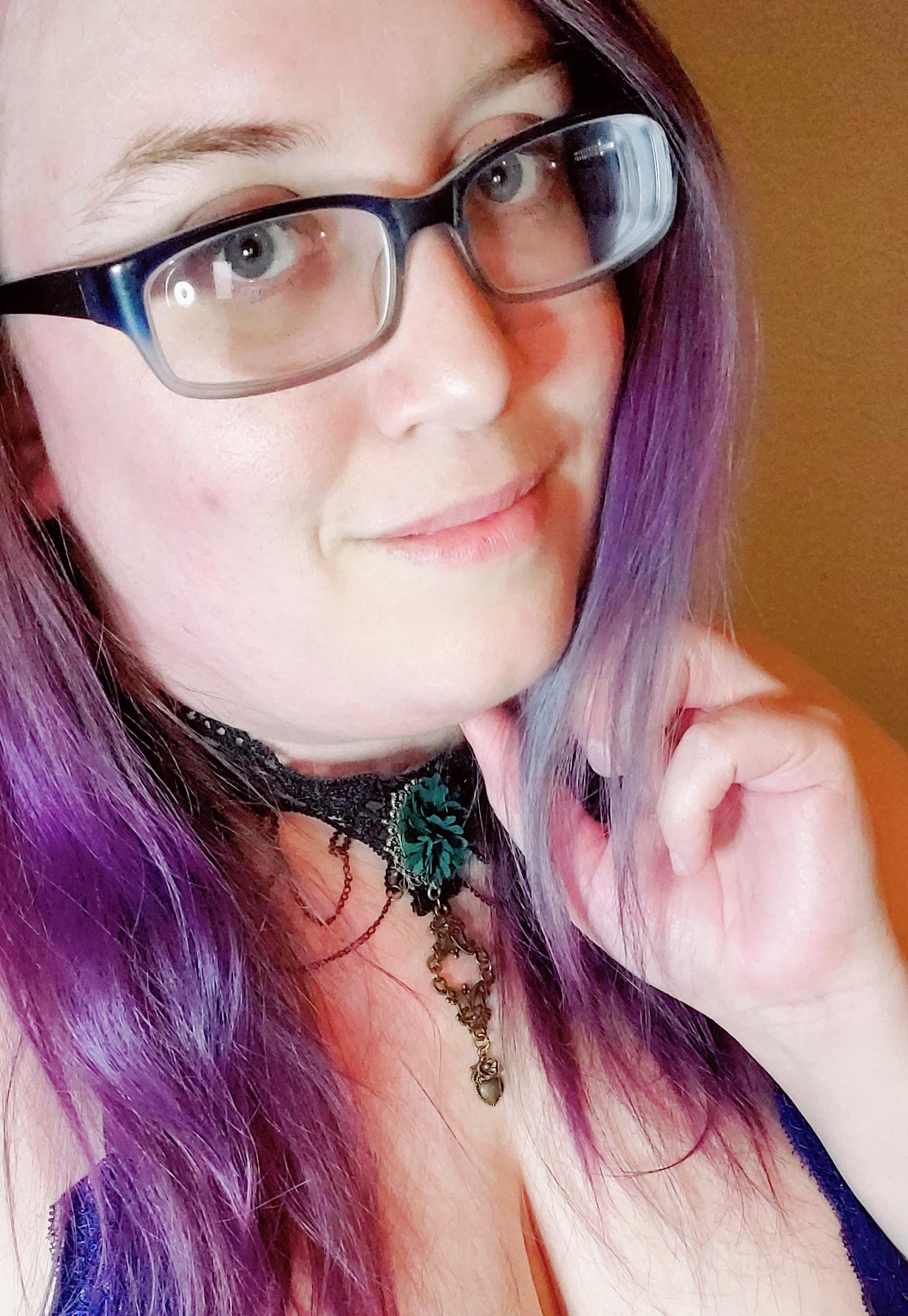 New hair selfie! I think it goes well with my frames. | Scrolller